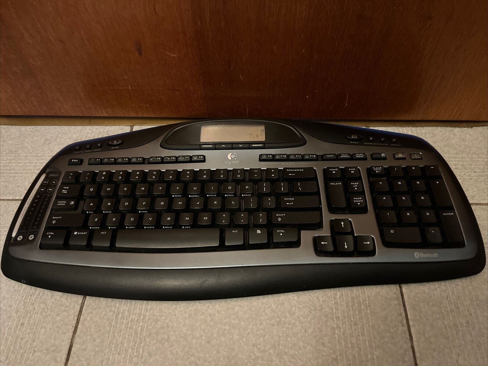 Logitech Bluetooth Desktop MX5000 with LCD and Programmable Buttons Ke ...