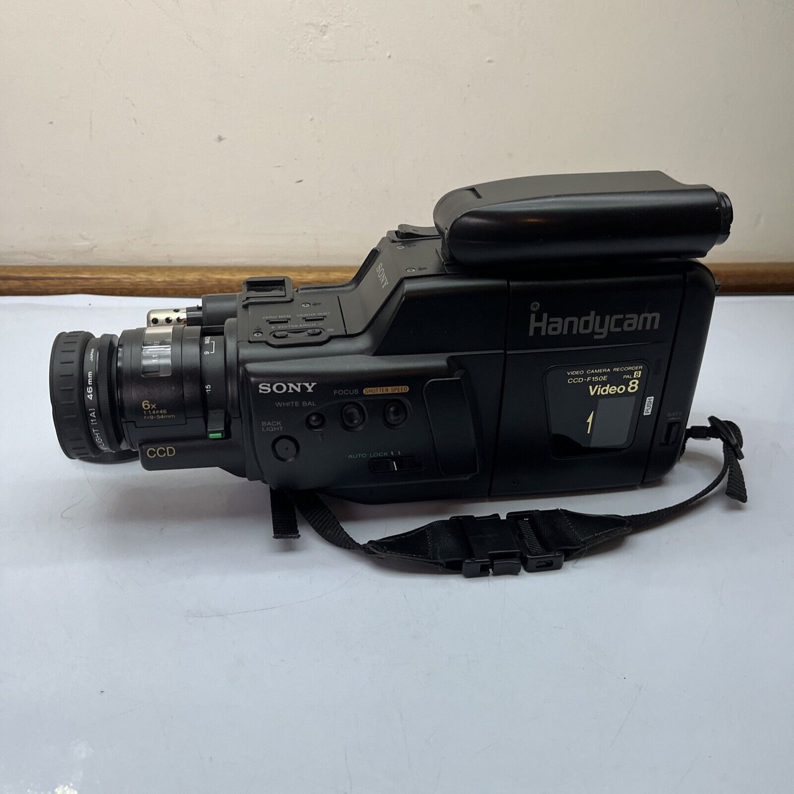 Sony Handycam Video Camera Recorder CCD-F150E Video 8 PAL *Doesn't Tur ...