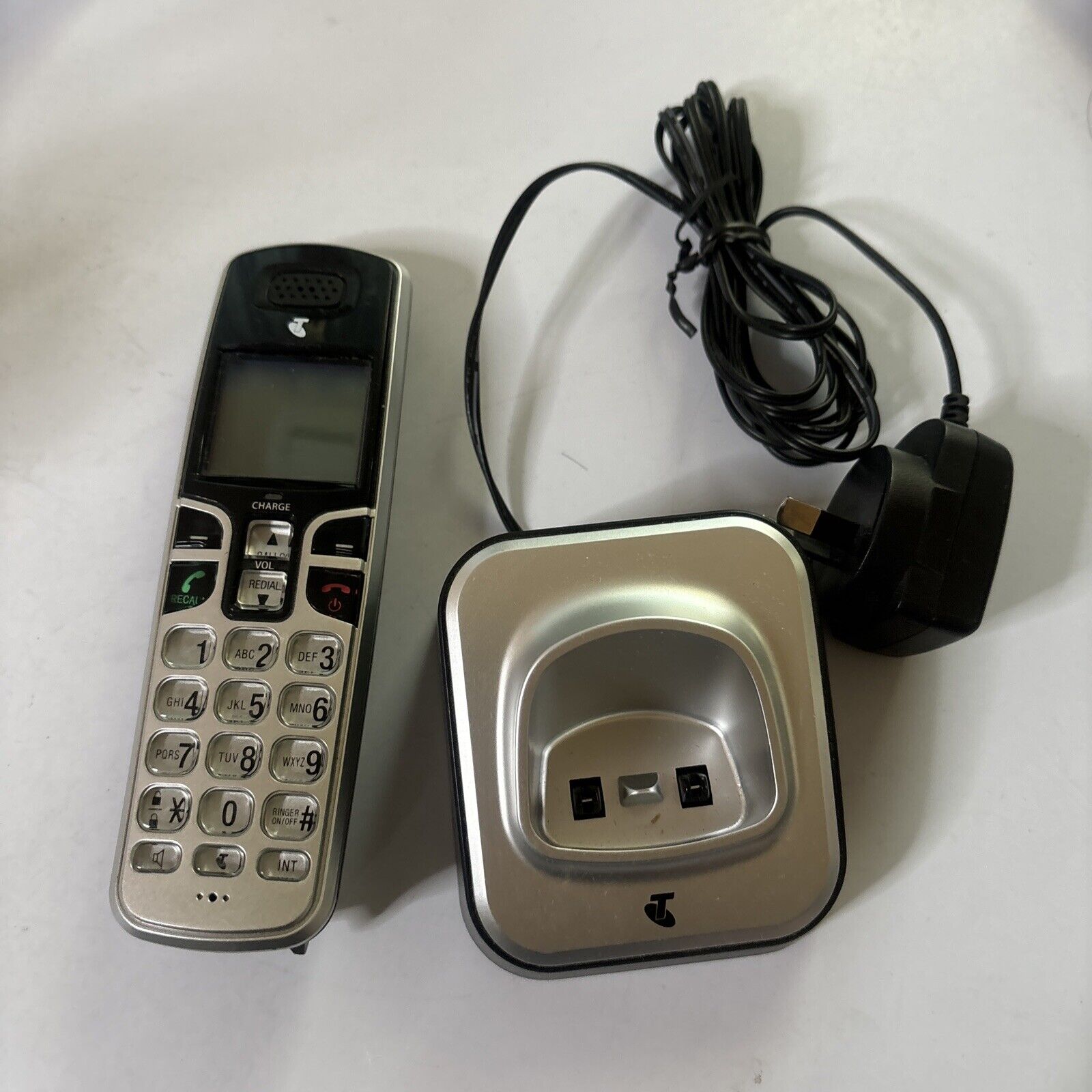 Telstra 9200/9200a Extension Charger & Handset *Doesn't include base s ...