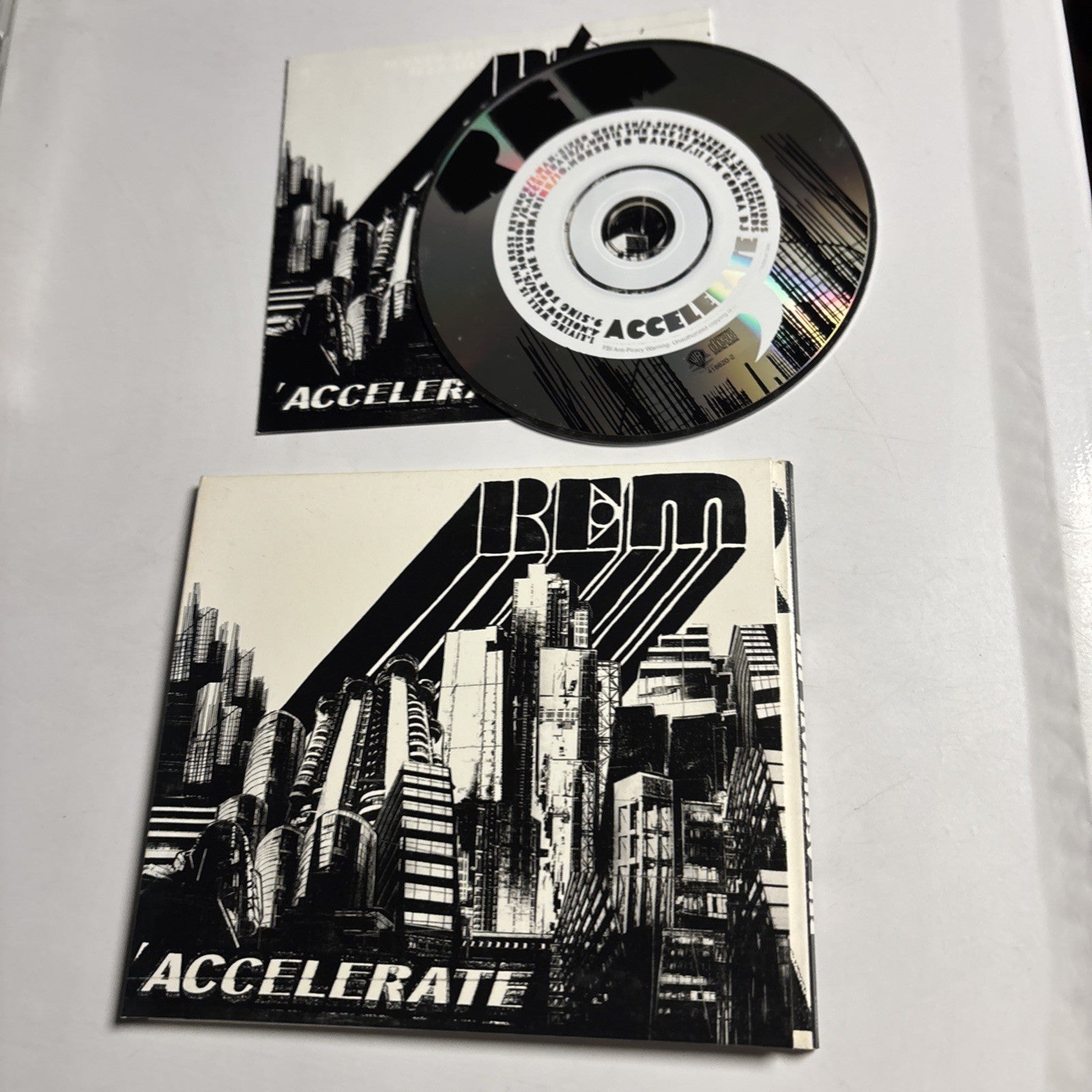R.E.M. – Accelerate (CD, 2008) US 418620-2 – Retro Unit