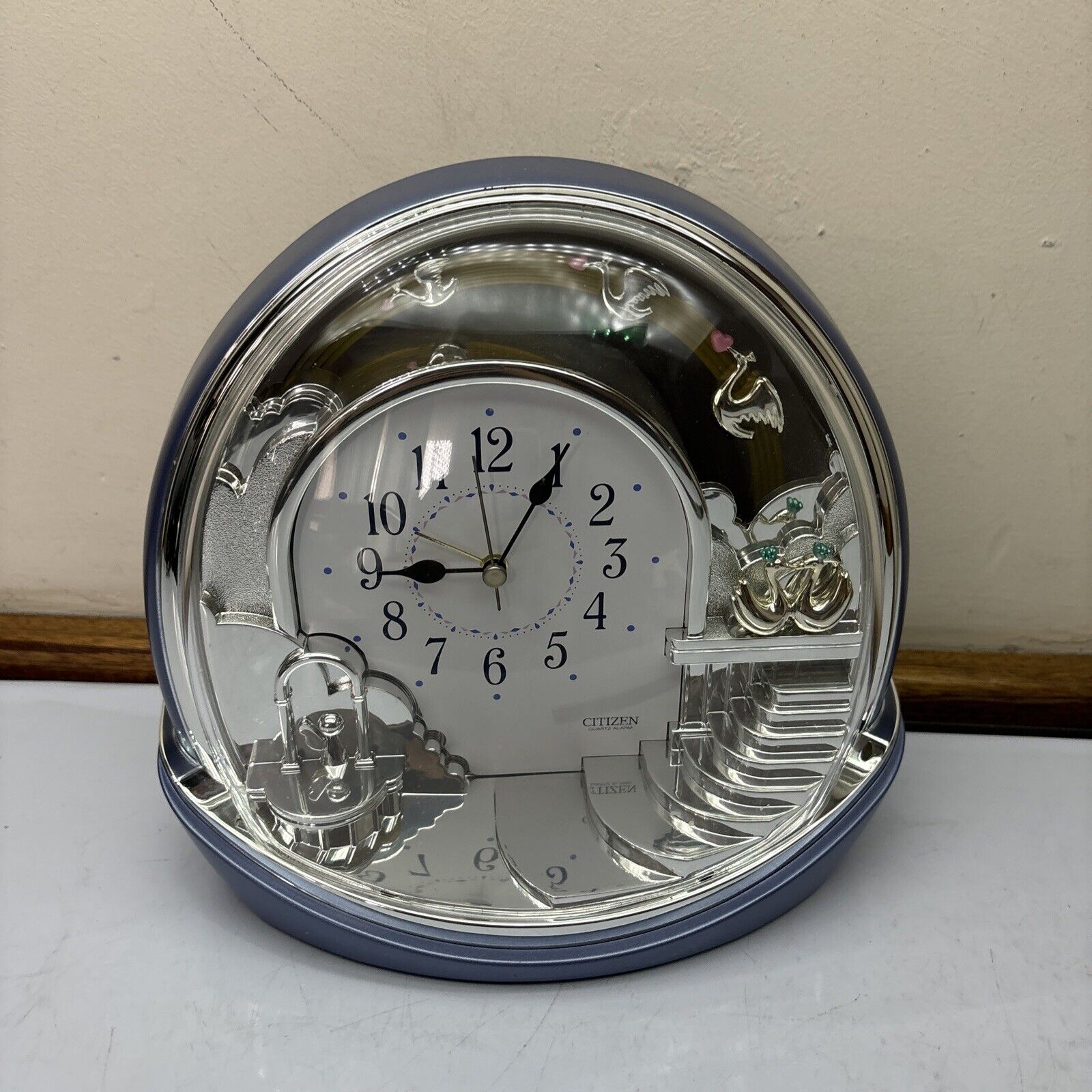Citizen Quartz Alarm Table Clock 4SE443 *Clock Not Working But Swan Mo ...