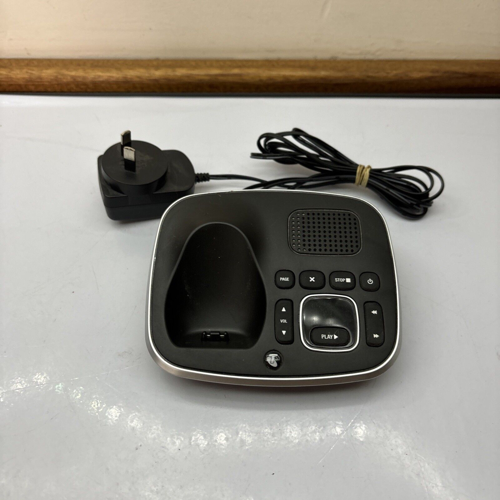 Telstra 12350 Quad Telephone Charger & Answering Machine *No Handset ...