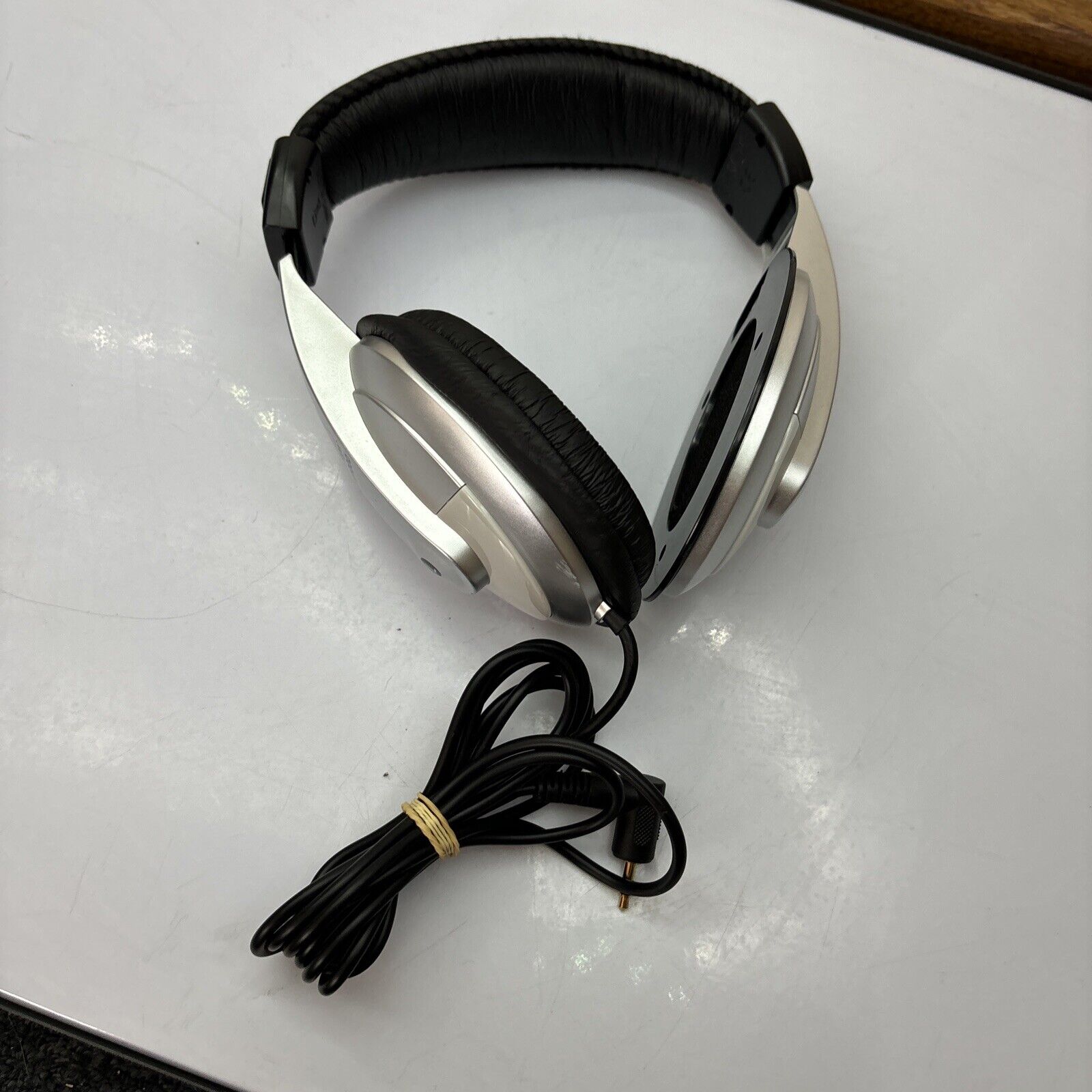 Behringer HPM1000 Headphones 3.5mm Jack *Missing One Ear Cushion ...
