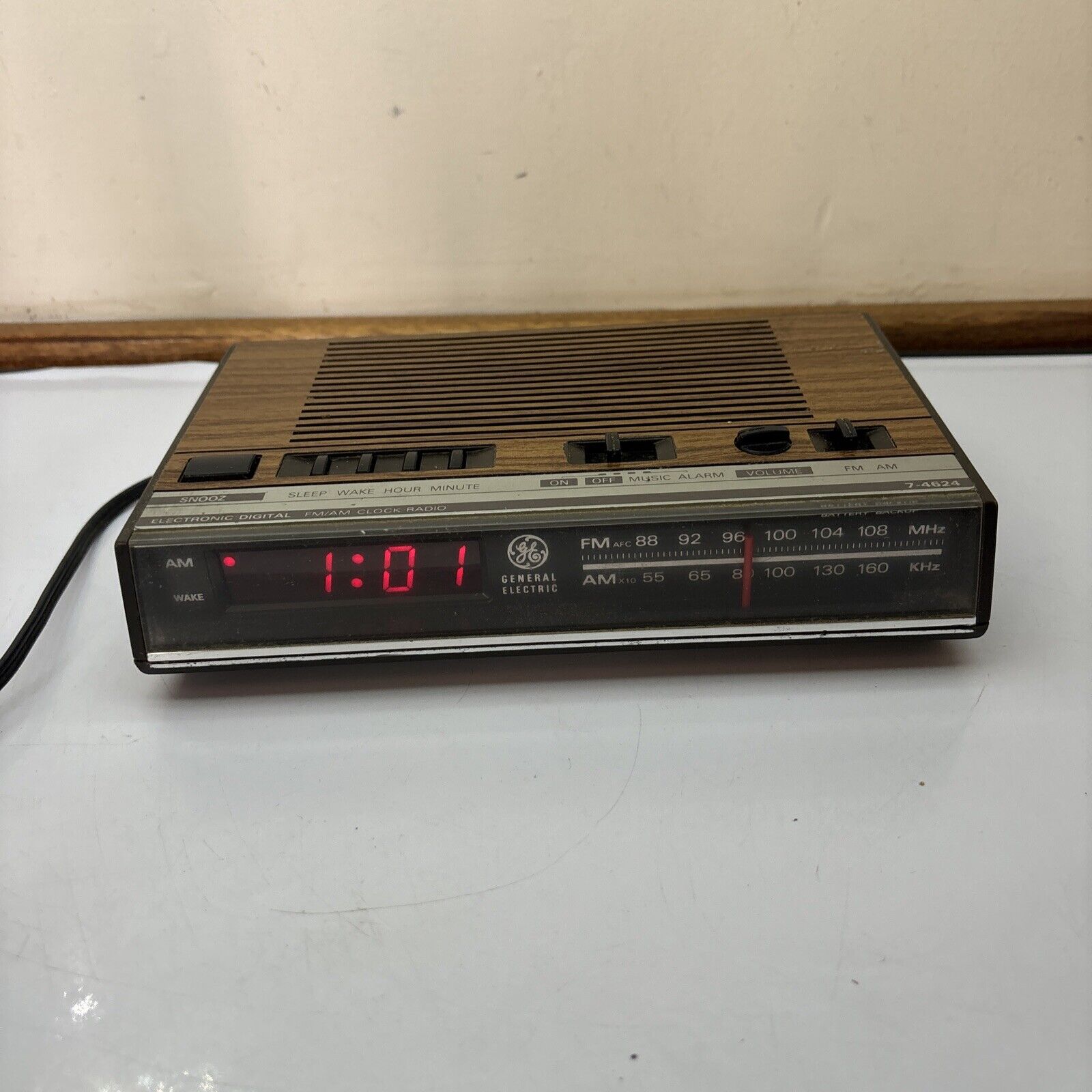 General Electric GE 7-4624 Alarm Clock FM/AM Radio *Buzzing Sound - Fo ...