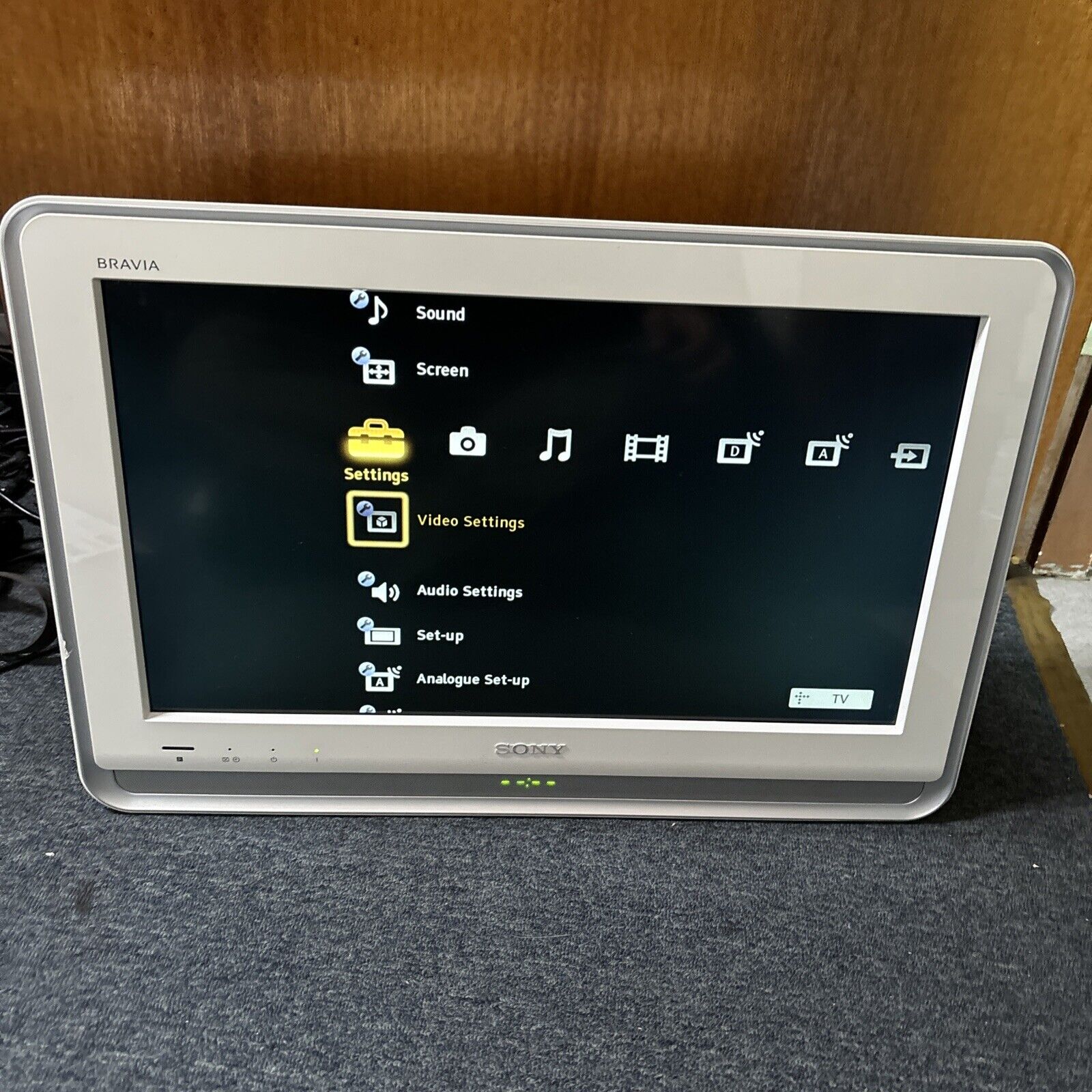 Sony Bravia 22" 56cm LCD Digital Colour TV KDL-22S5700 – Retro Unit