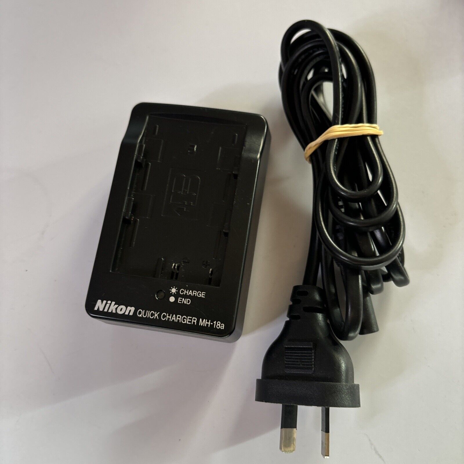 Genuine Nikon Quick Charger MH-18a for Nikon D200, D300, D300s, D50, D ...