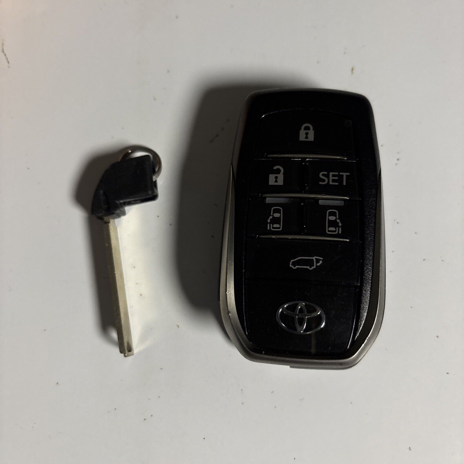 Toyota Vellfire Key Fob Genuine Smart Key 007-ac0146 14aE – Retro Unit