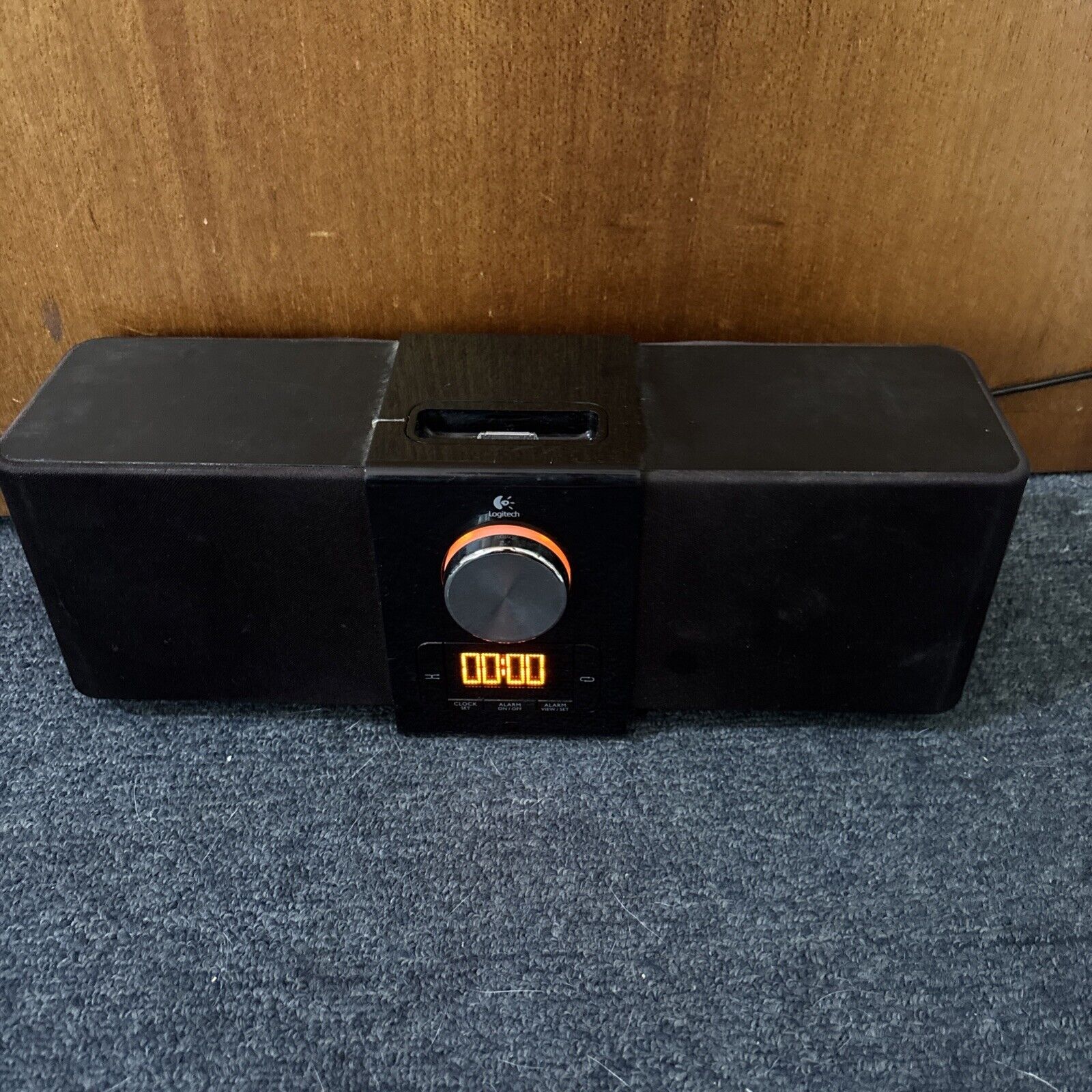 Logitech Pure-Fi Express Plus 30-pin Ipod/Iphone Speaker Dock Model Al ...