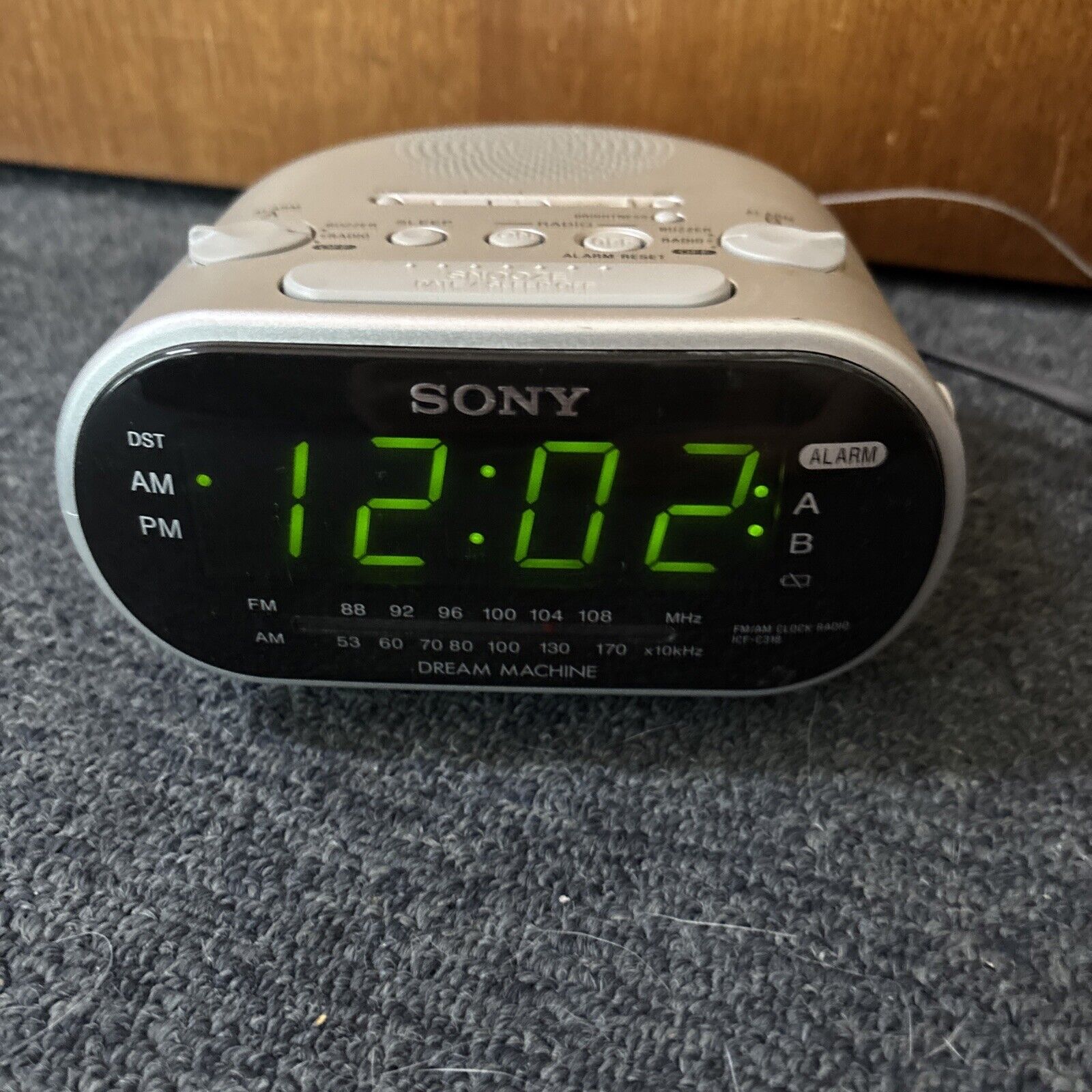 Sony Dream Machine Alarm Clock AM/FM Radio ICF-C318 – Retro Unit