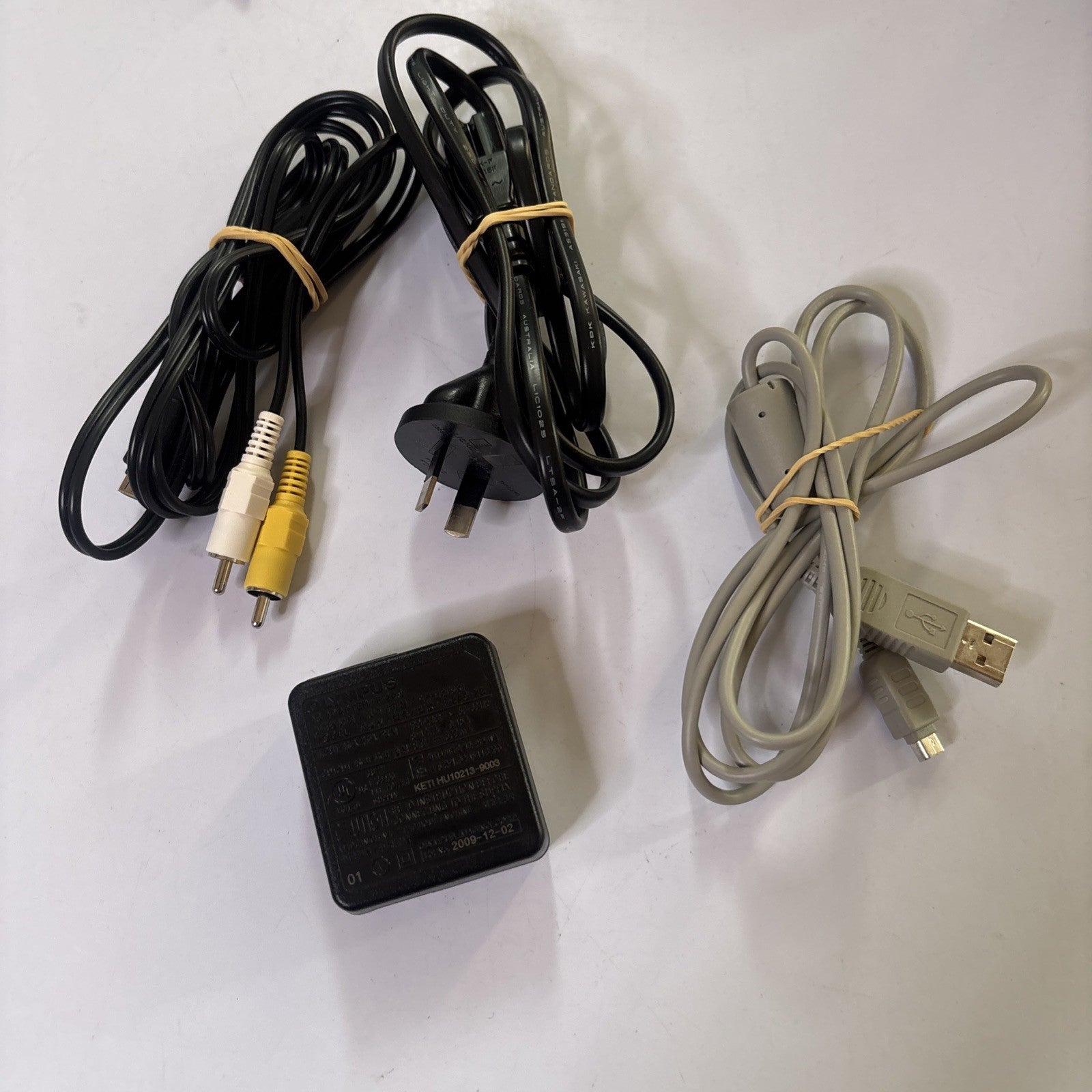 Genuine Olympus F-2AC Charger And USB Charging Cable & AV – Retro Unit