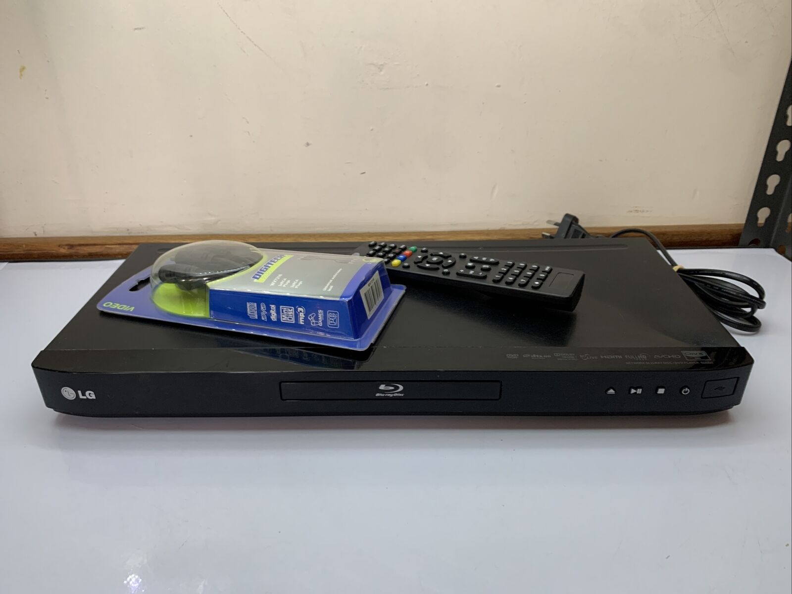 LG Bluray DVD Network Player BD550 With Remote Region 4 & B – Retro Unit