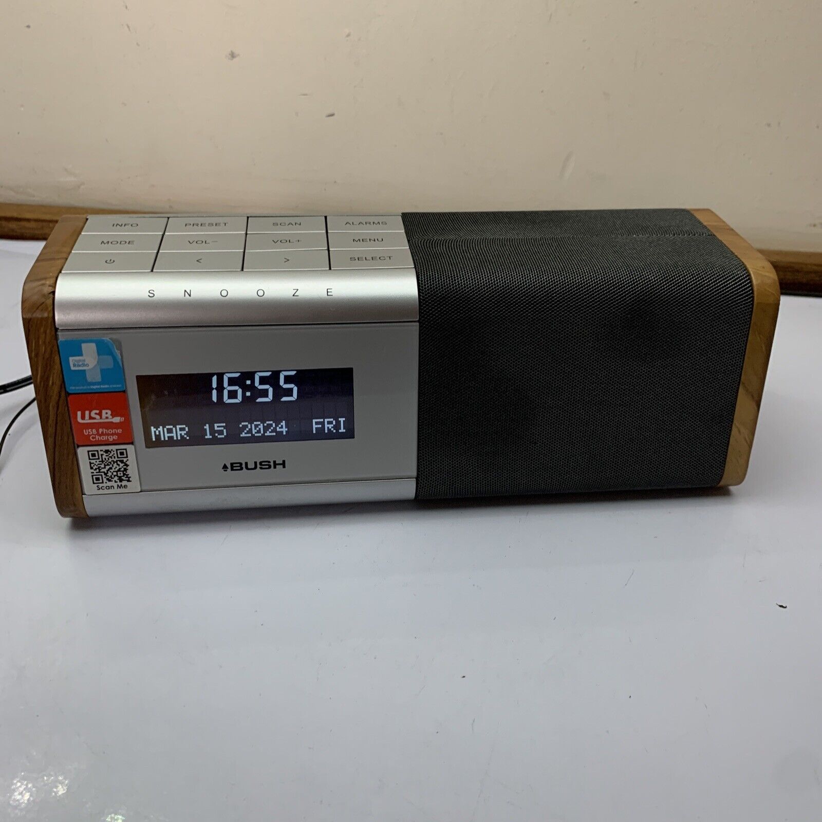 Bush DAB+ Clock Alarm Radio BCR35DABW – Retro Unit