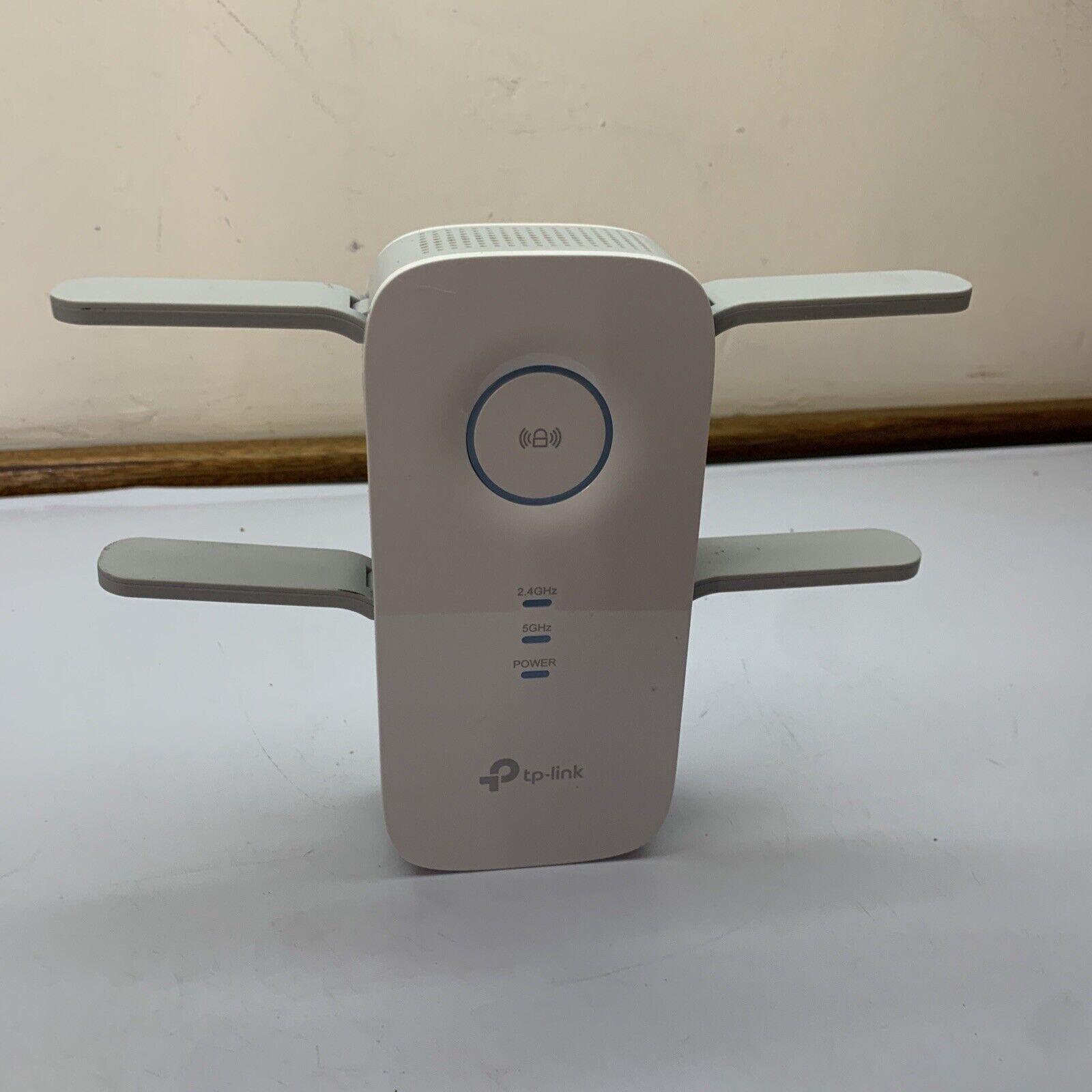 TP-LINK AC2600 Wi-Fi Range Extender – Retro Unit