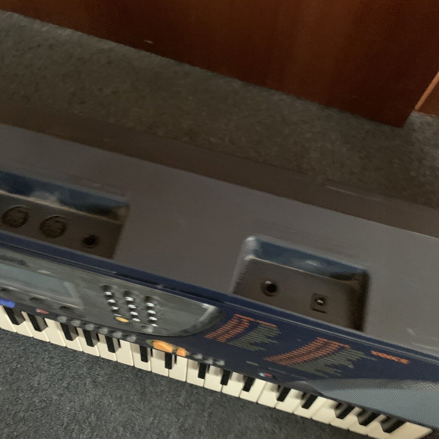 Yamaha PSR-270 Portatone Keyboard Synthesizer 61 Keys with Power Suppl ...