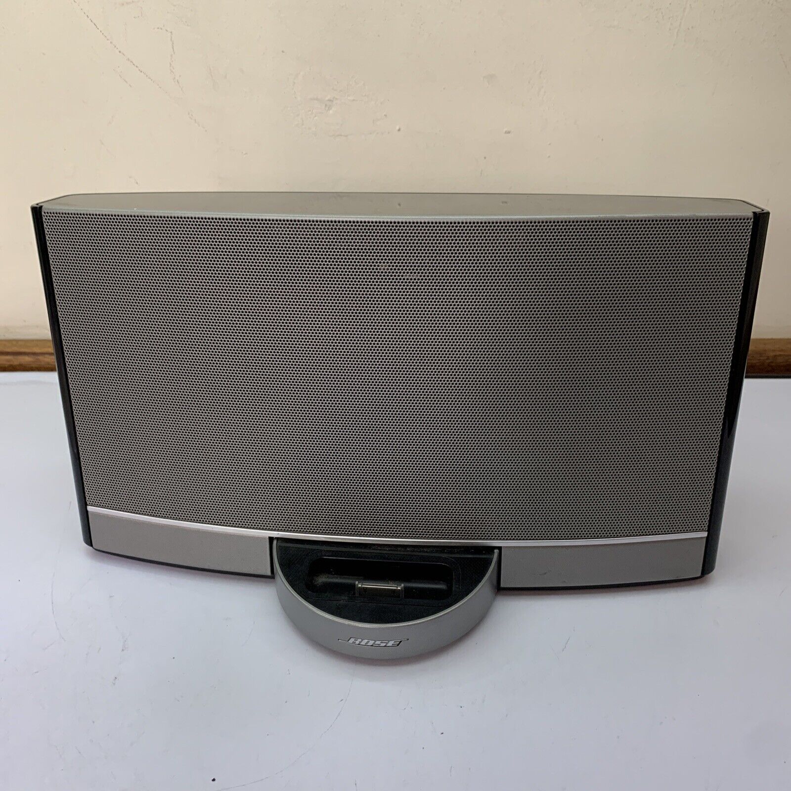 Bose Soundock Portable Digital Dock *Doesn't Turn On For Parts Or Repa ...