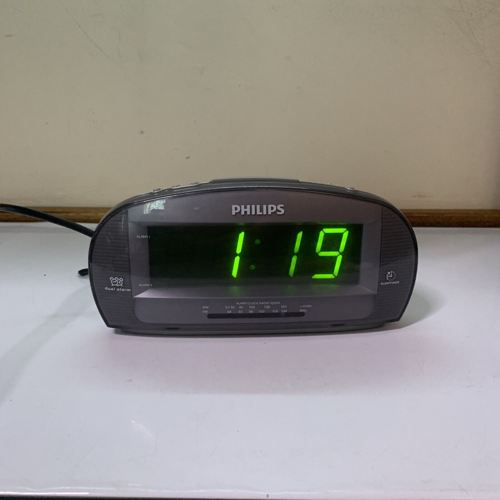 Philips Big Display Alarm Clock with Snooze AJ3540/79 – Retro Unit