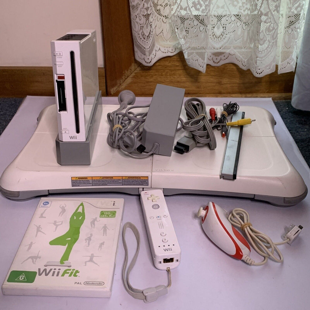 Nintendo Wii Console Fit Bundle Complete with Game and Balance Board ...