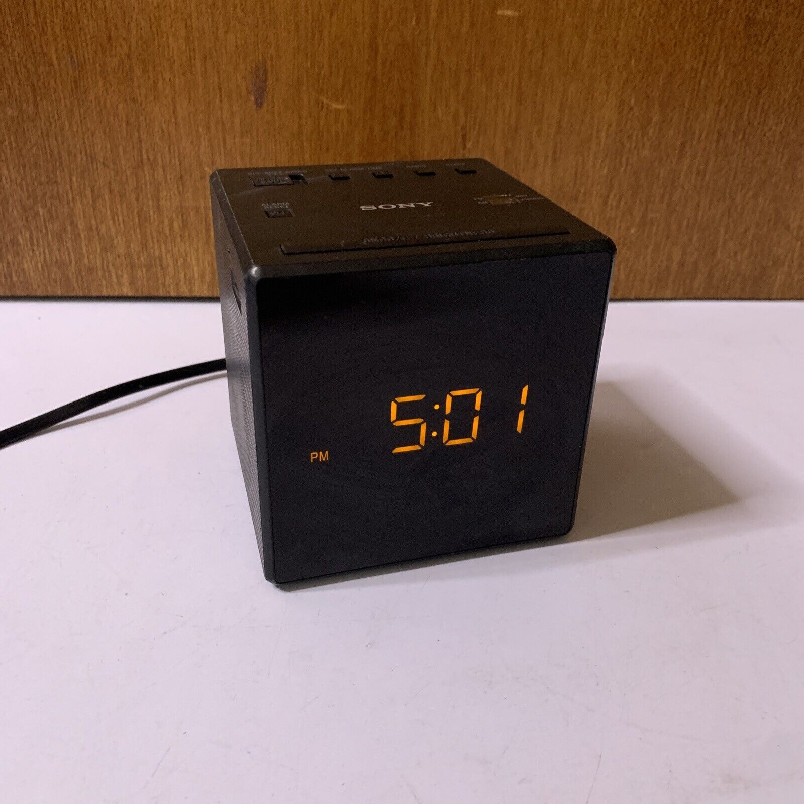 Sony LCD Display Alarm Digital Clock AM/FM Radio ICF-C1 – Retro Unit