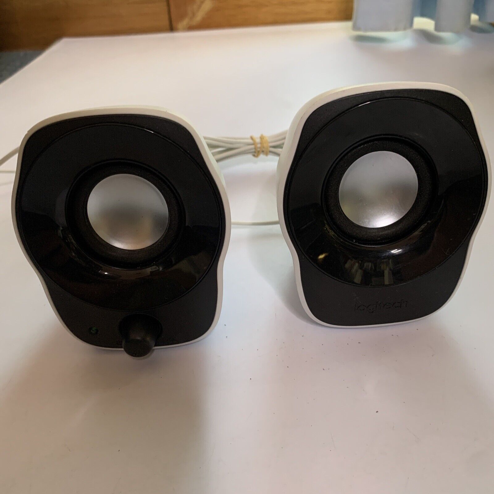 Logitech Z120 Stereo Speakers 2.0 USB Powered White – Retro Unit