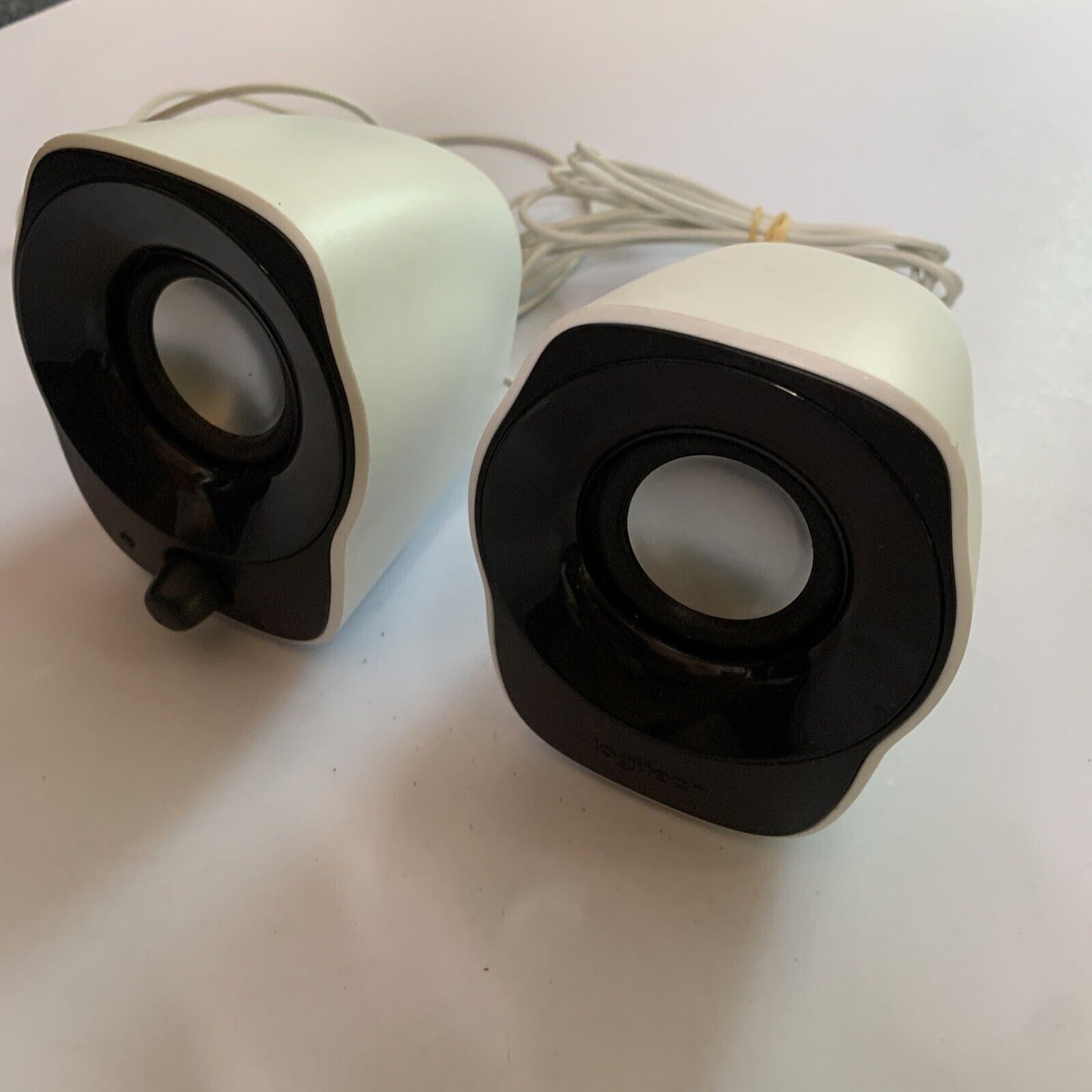 Logitech Z120 Stereo Speakers 2.0 USB Powered White – Retro Unit