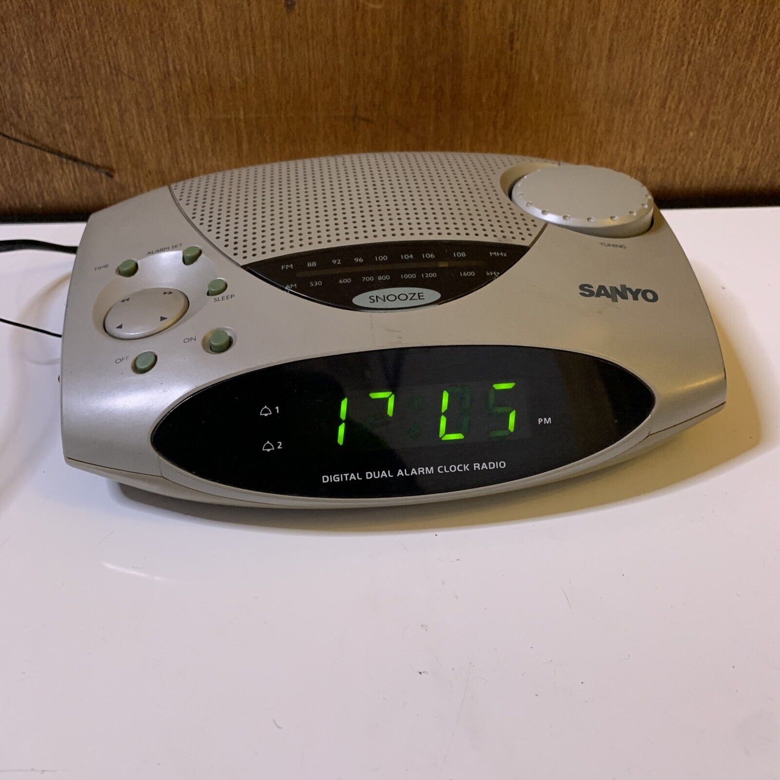 Sanyo RM 6025 Radio AM/FM Alarm Clock – Retro Unit