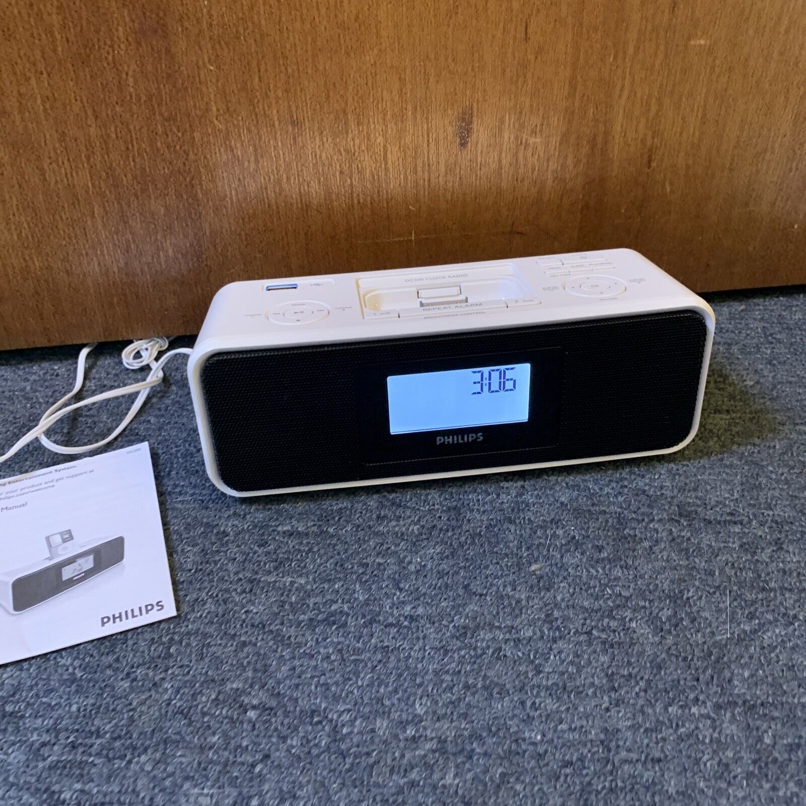Philips DC200/79 Alarm Clock Radio With iPod Docking and USB Charging ...
