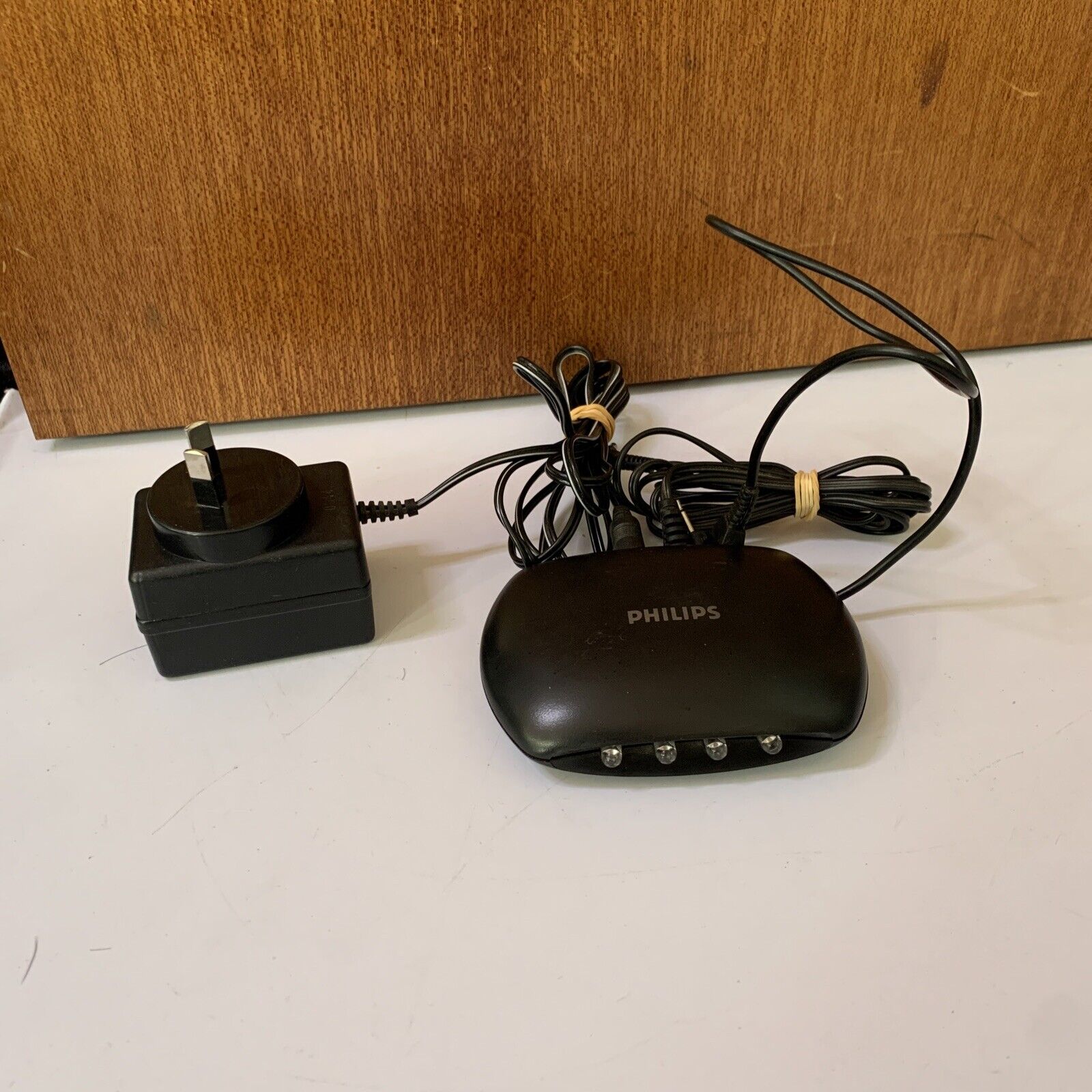 Philips SHC200 Wireless Base Charger For Headphones + Power Supply SBC ...