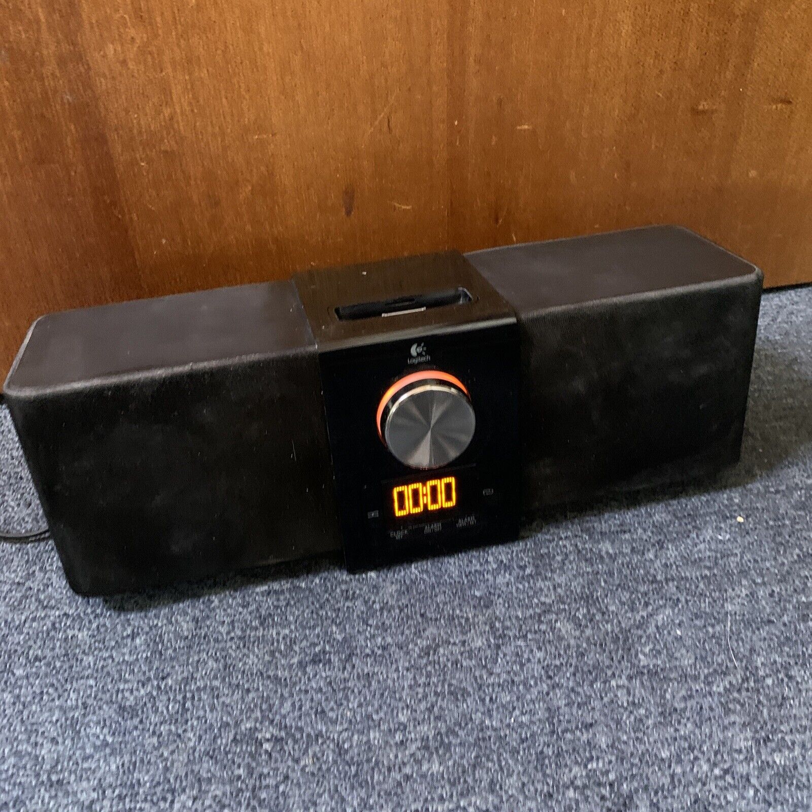 Logitech Pure-Fi Express Plus 30-pin Ipod/Iphone Speaker Dock Model Al ...