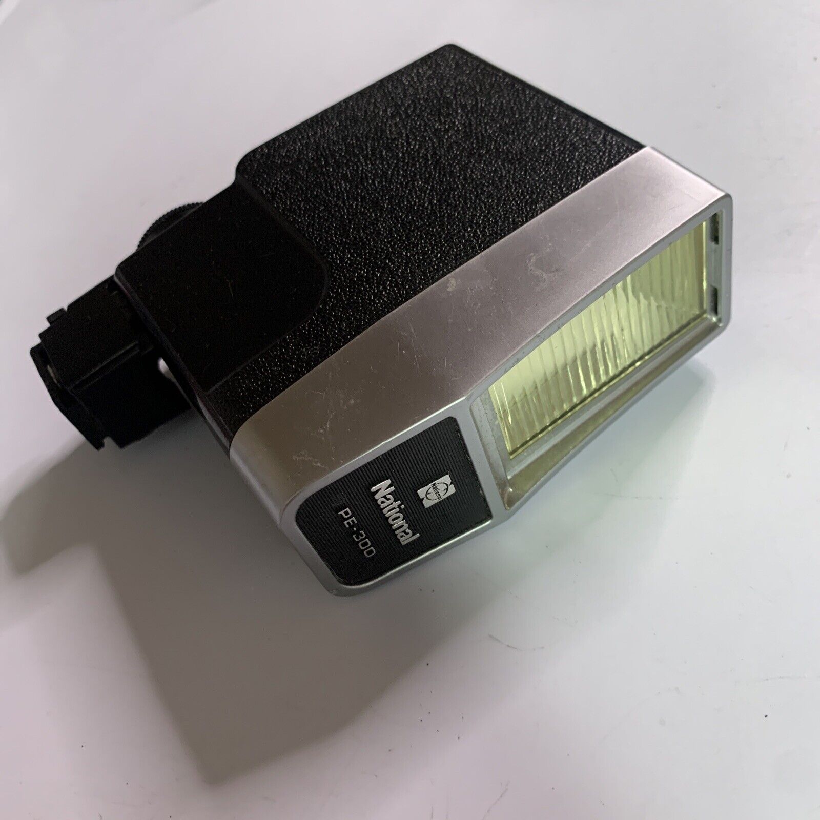 National PE-300 Camera Flash – Retro Unit