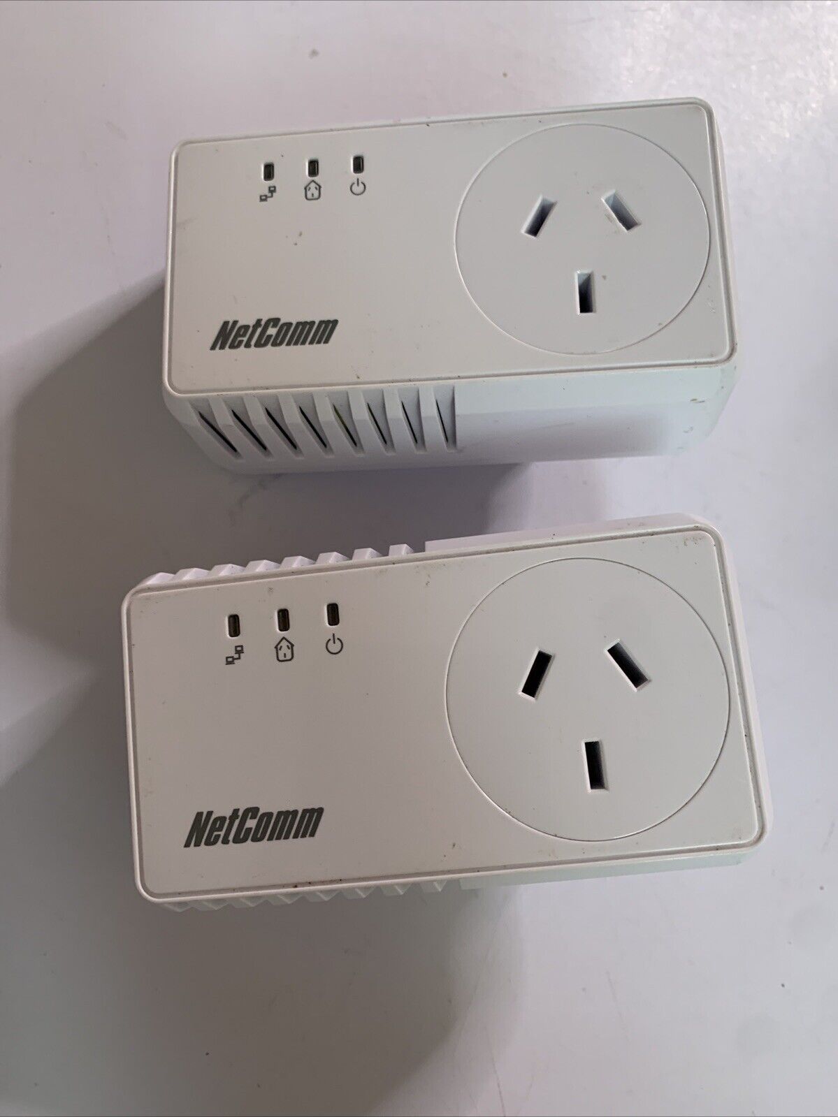 2x Netcomm NP204 Powerline Network Adaptor with AC Passthrough – Retro Unit