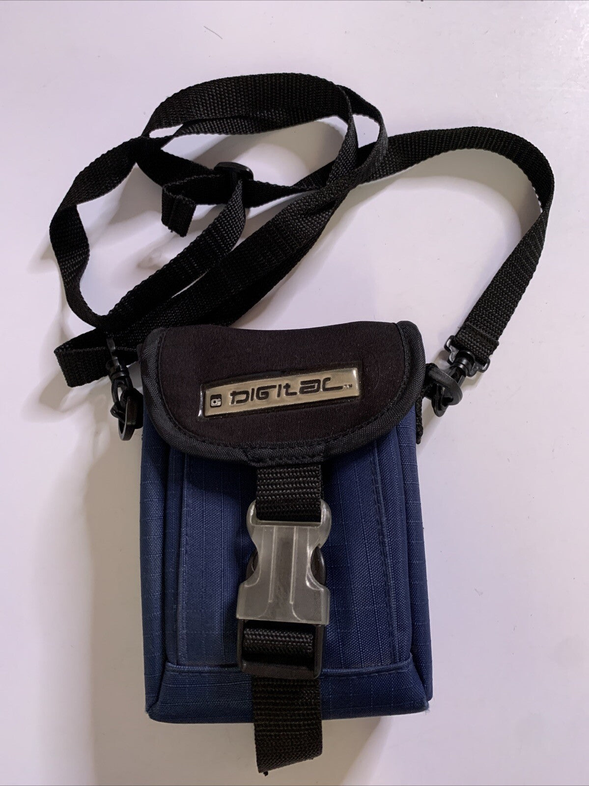 Digital Compact Camera Bag With Strap – Retro Unit