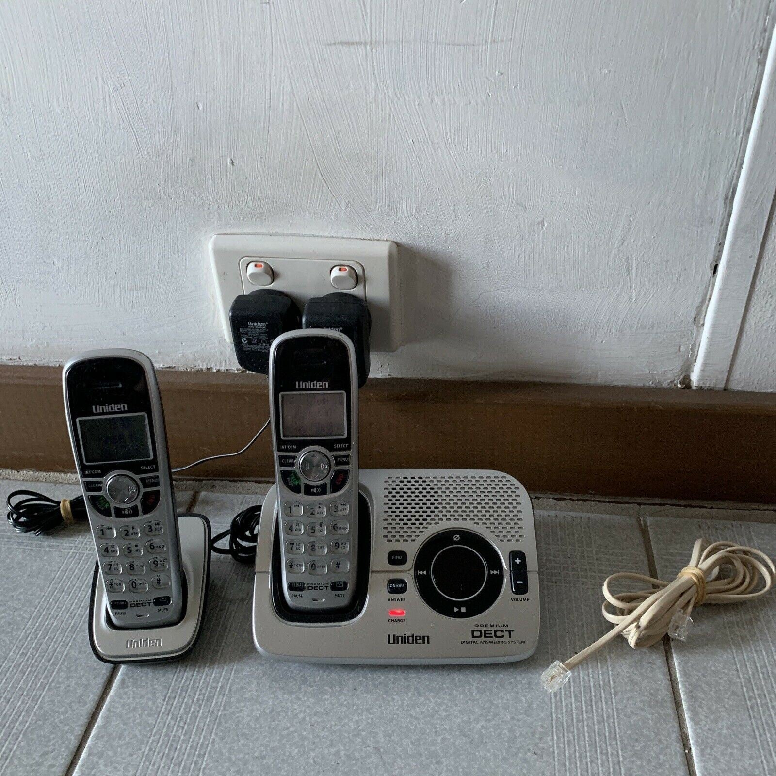 Uniden DECT2035+2 Cordless Phone with 2 Handsets & Answering Machine ...