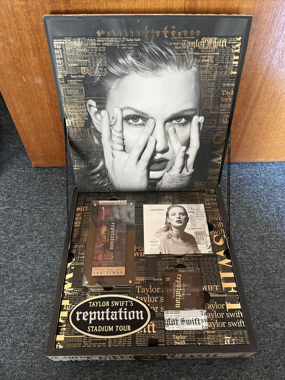 Taylor Swift's Reputation Stadium Tour VIP Box – Retro Unit