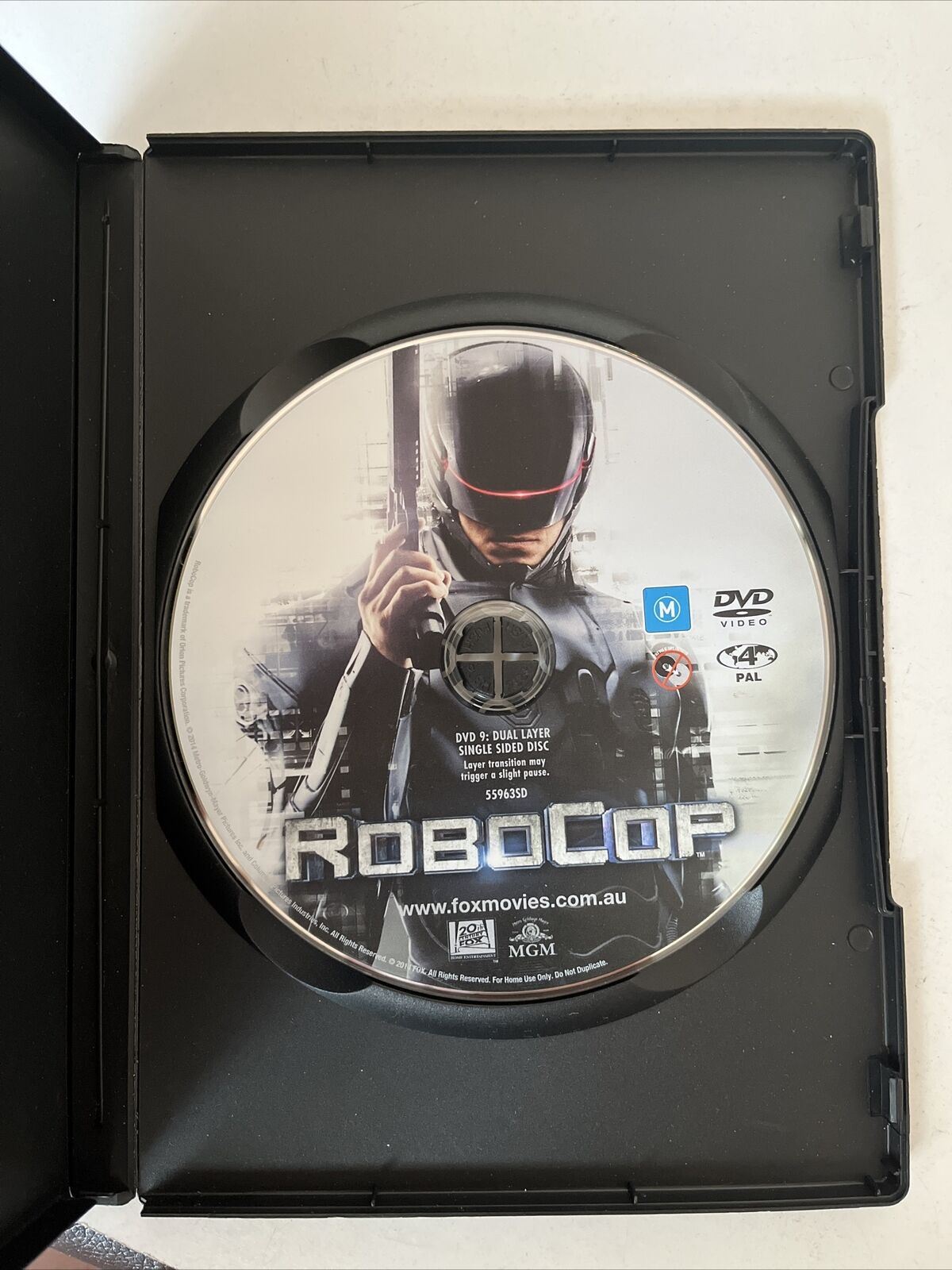 Robocop (DVD, 2014) Joel Kinnaman, Gary Oldman, Michael Keaton. Region ...
