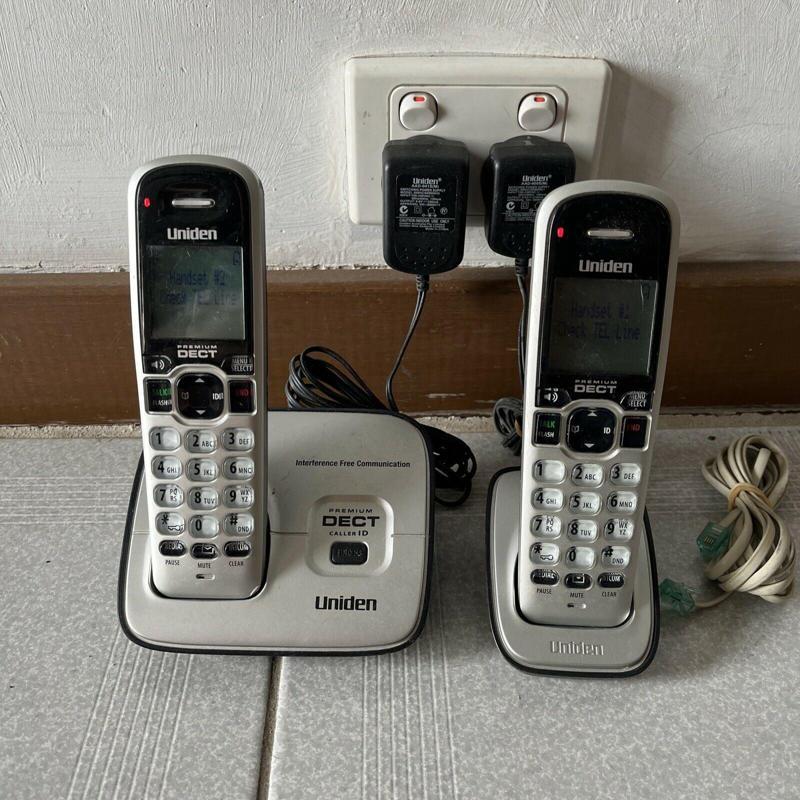 Uniden DECT 3015+1 Cordless Telephone with 2 Handsets – Retro Unit