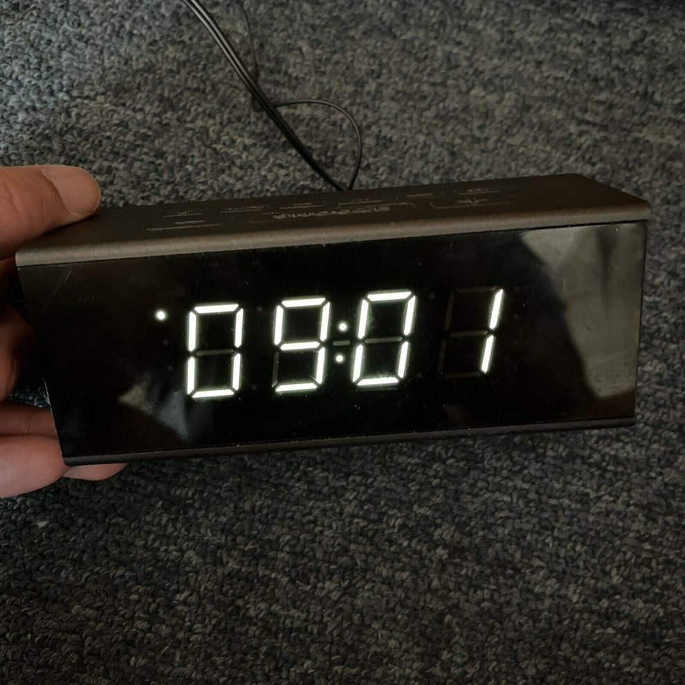 Anko Alarm Clock AM/FM Radio Urban Black CAA-18030 – Retro Unit
