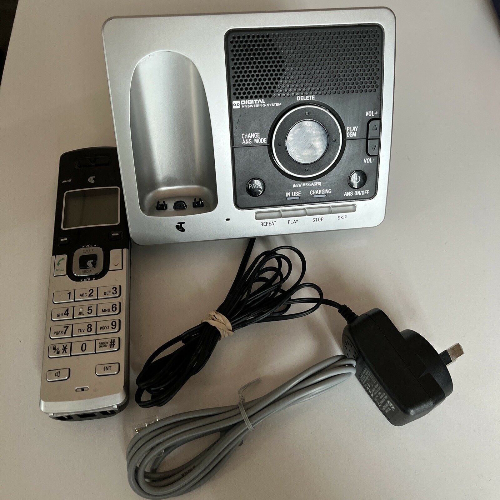 Telstra V950A Digital DECT 6.0 Cordless Phone with Answering Machine ...