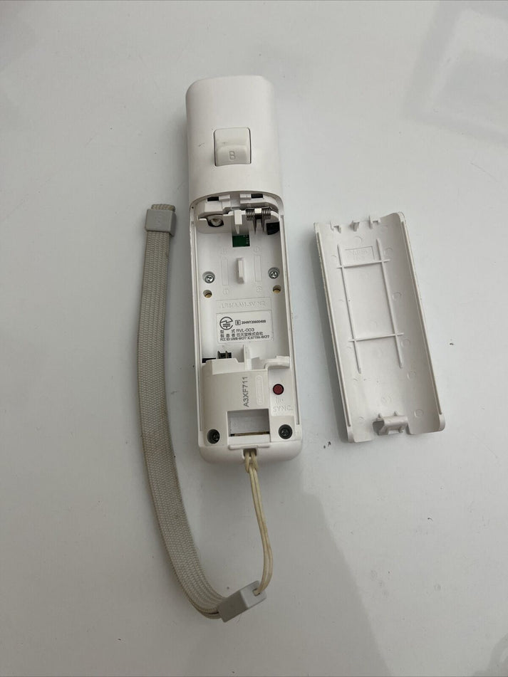 Genuine Official Nintendo Wii Remote + Nunchuck Bundle – Retro Unit