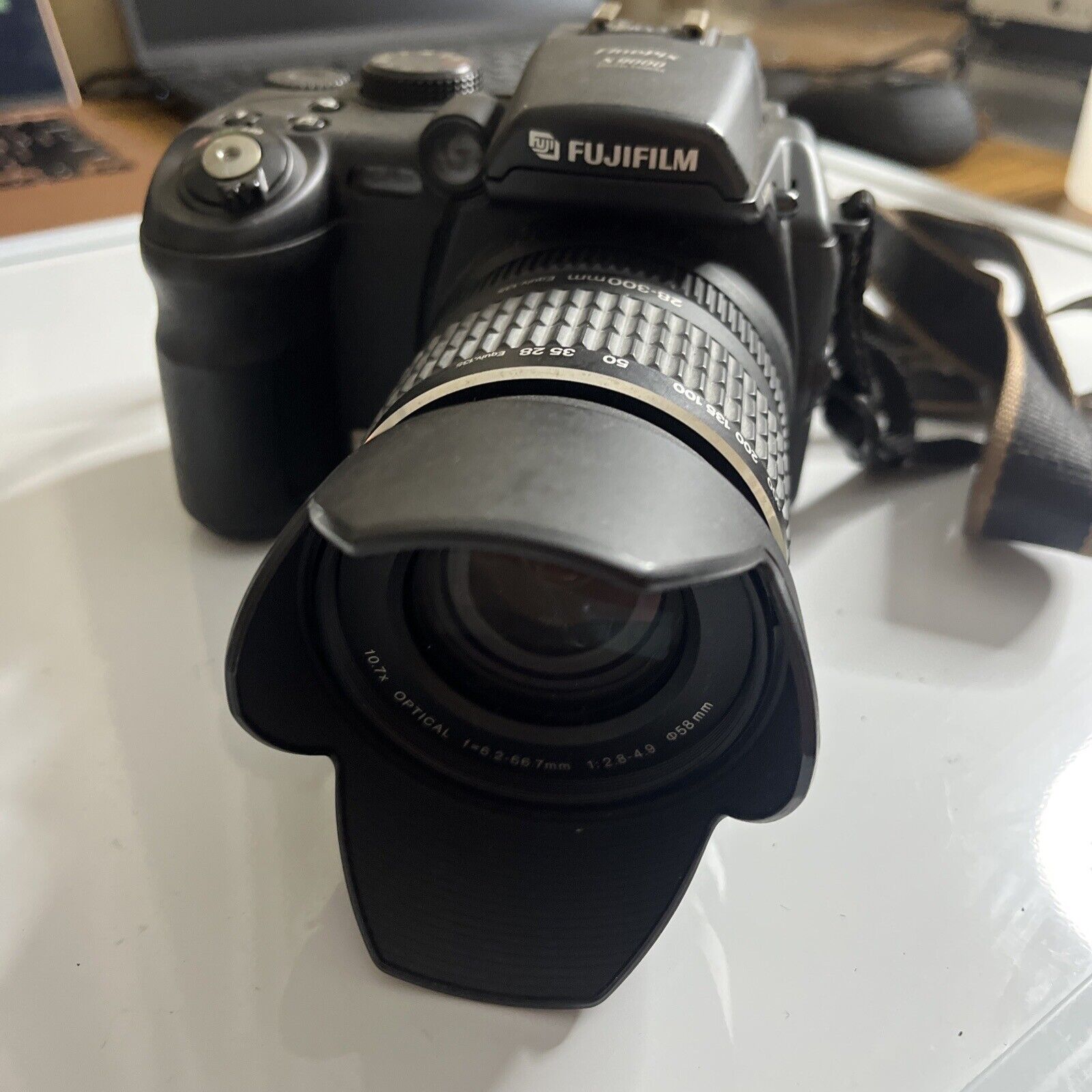 Fujifilm Finepix S9000 Digital Camera 9MP *Focus Error for Parts or Re ...