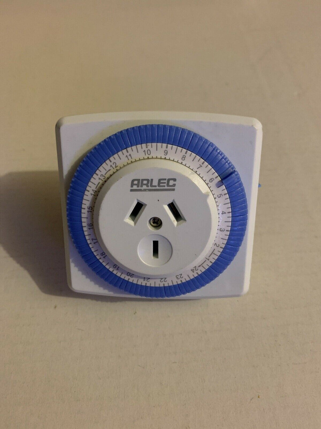 Arlec Model PC607 PowerPoint Timer 24 Hour Analogue Timer – Retro Unit