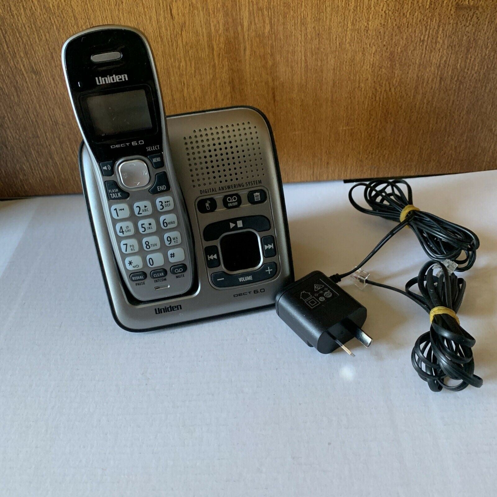 Uniden DECT1735 Cordless Telephone System - Silver – Retro Unit