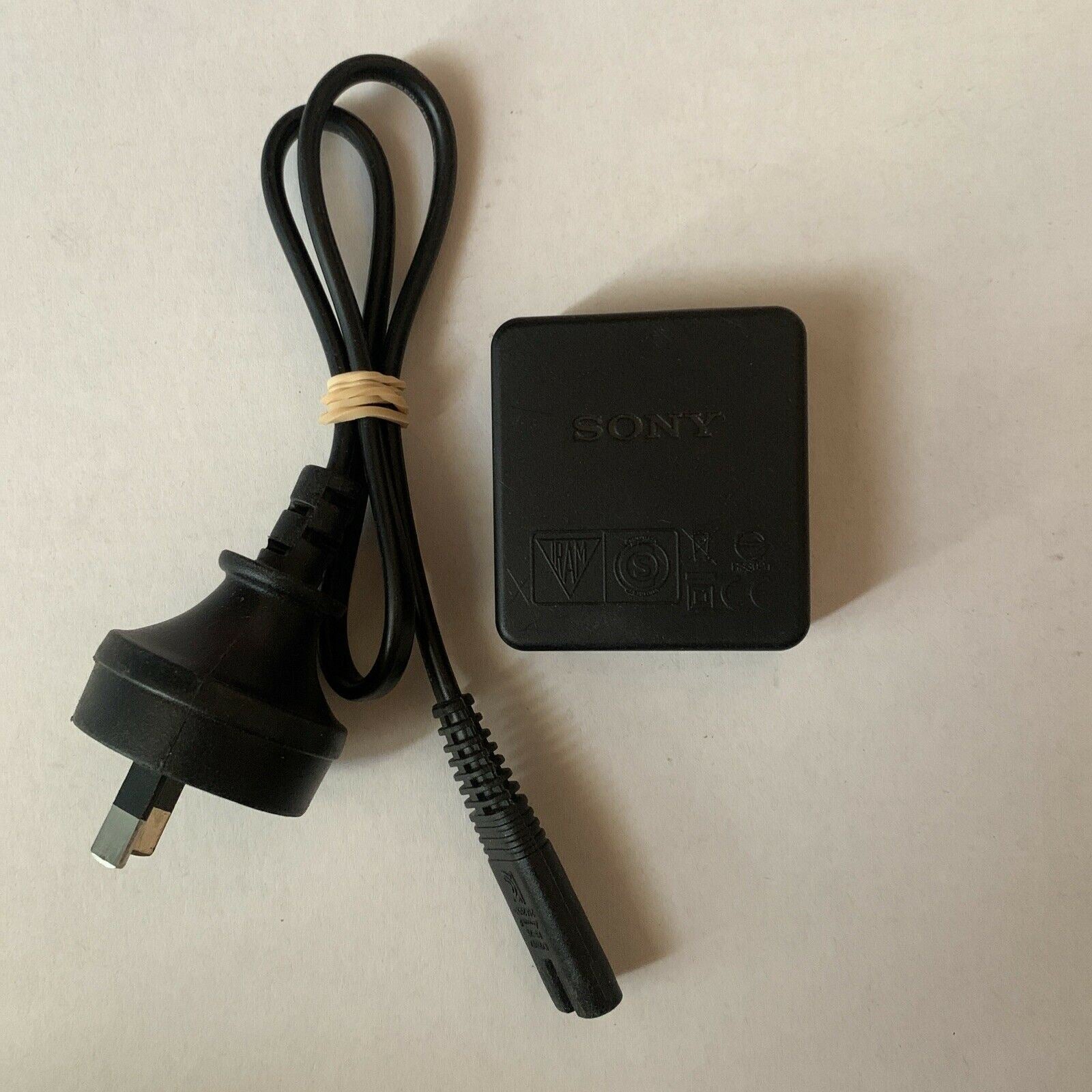 Genuine Sony AC-UB10D AC Adaptor USB Power Supply NEX-6, NEX-5R, DSC R ...