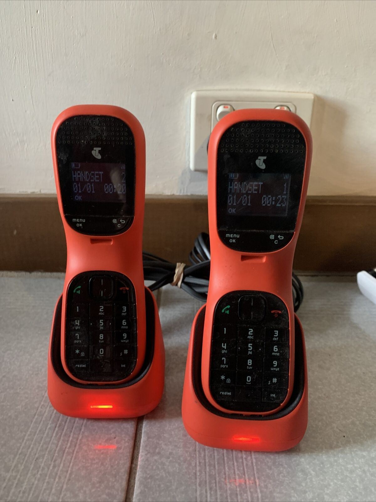 Telstra Digital Twin Cordless Telephone DECT Colombo Neue - Coral Red ...