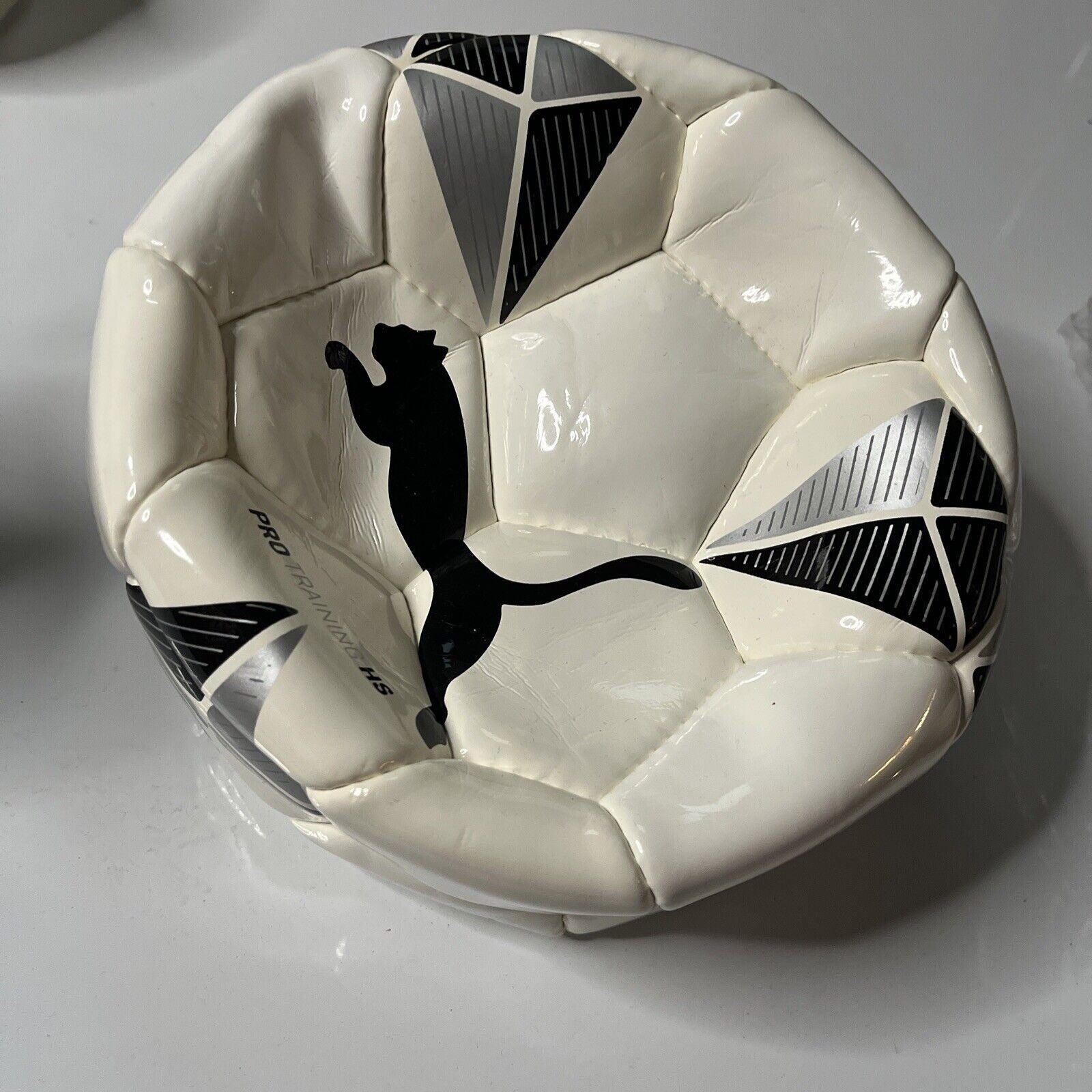 PUMA Pro Training HS Ball Soccer Football Black/white/silver 5 – Retro Unit
