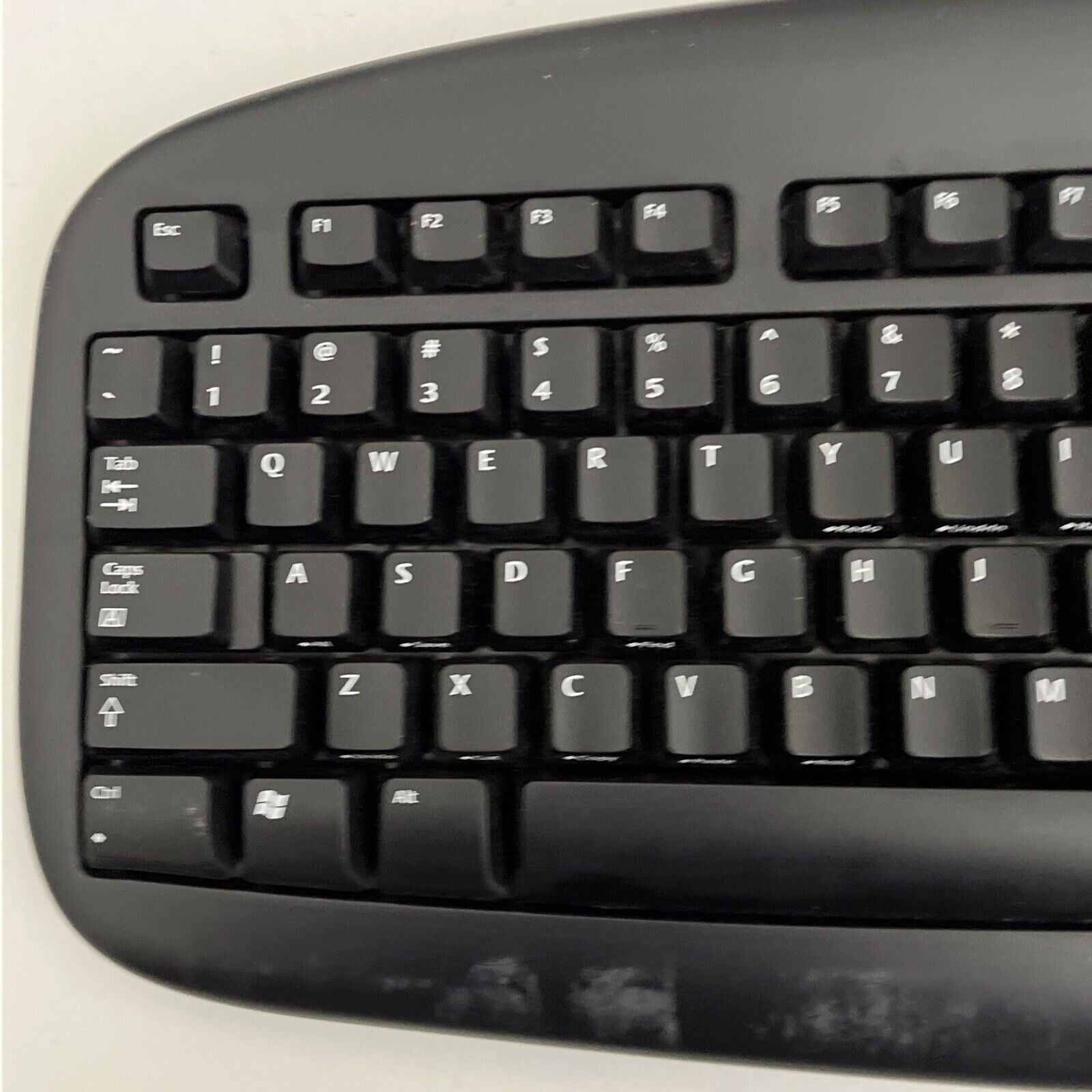 Logitech Deluxe Keyboard Y-SU61 PS/2 Port – Retro Unit