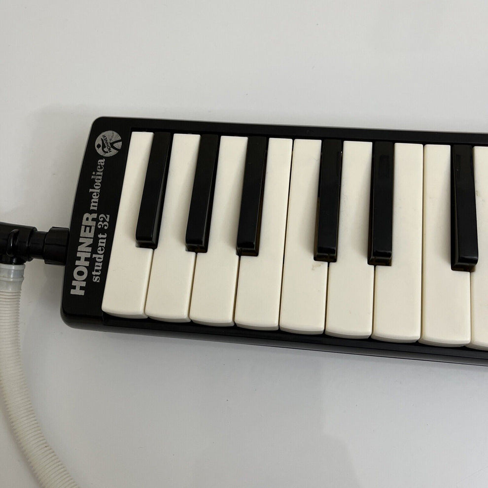 Hohner Melodica Student 32 Keyboard Harmonica with Case – Retro Unit