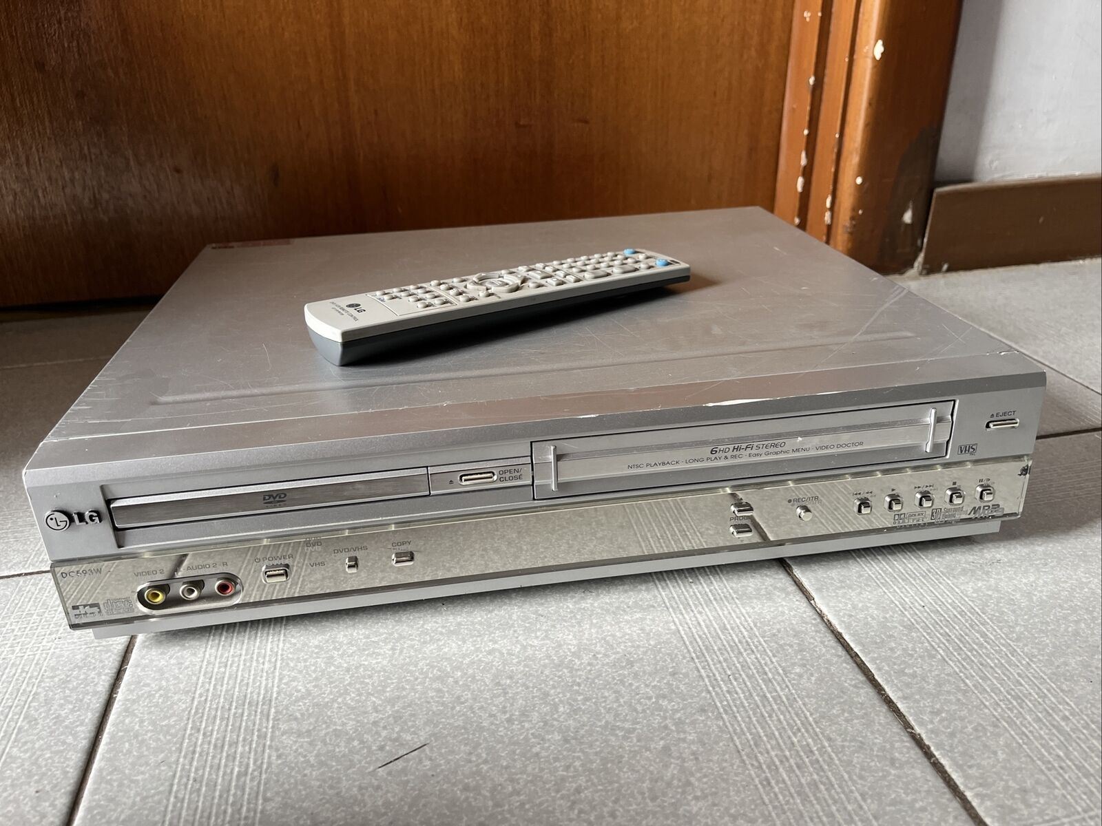 LG DC593W VHS DVD Combo PAL/NTSC Player 100-240V with Remote Control ...