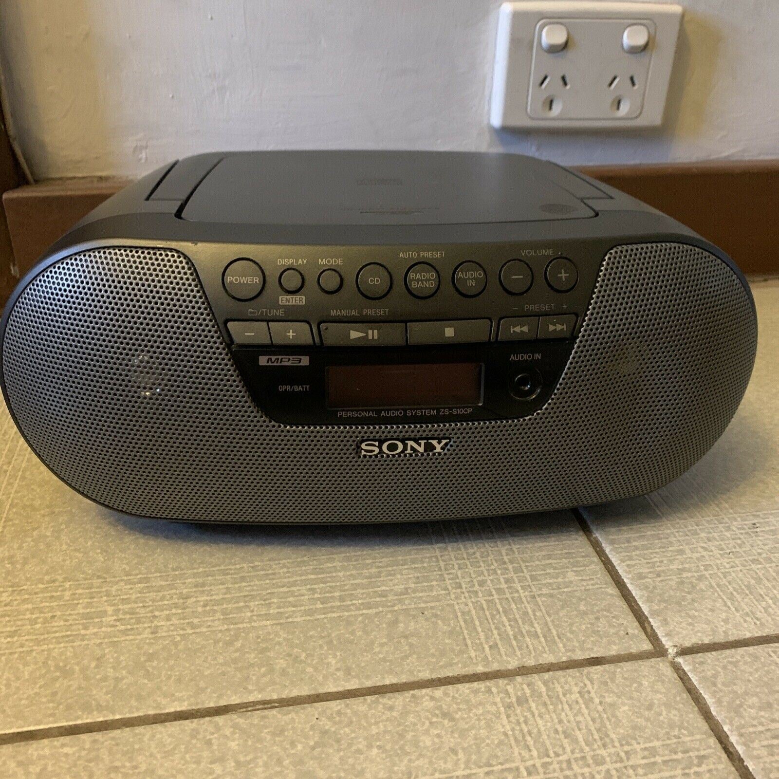 Sony Personal Audio System ZS-S10CP CD MP3 AM/FM Player – Retro Unit