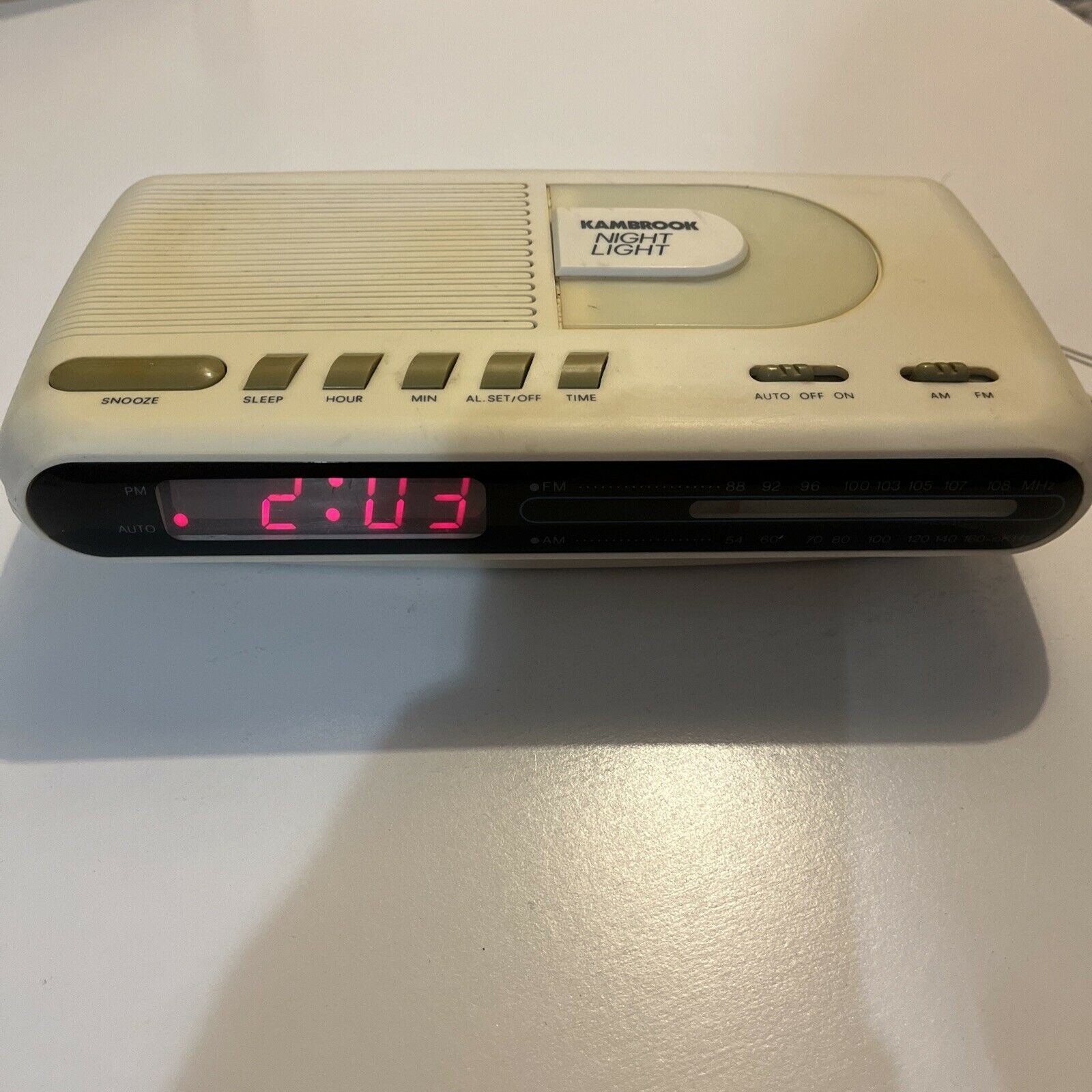 Kambrook KR-113 AM/FM Clock Alarm Radio – Retro Unit
