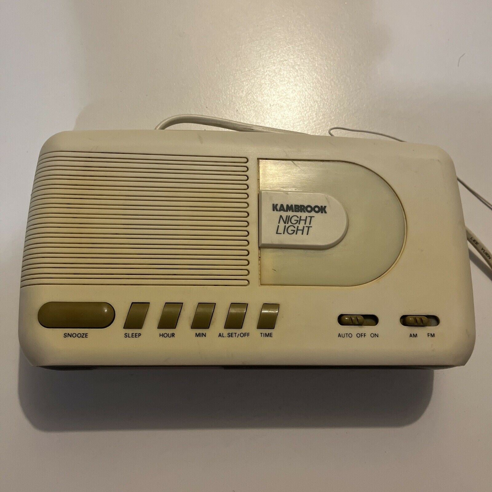 Kambrook KR-113 AM/FM Clock Alarm Radio – Retro Unit